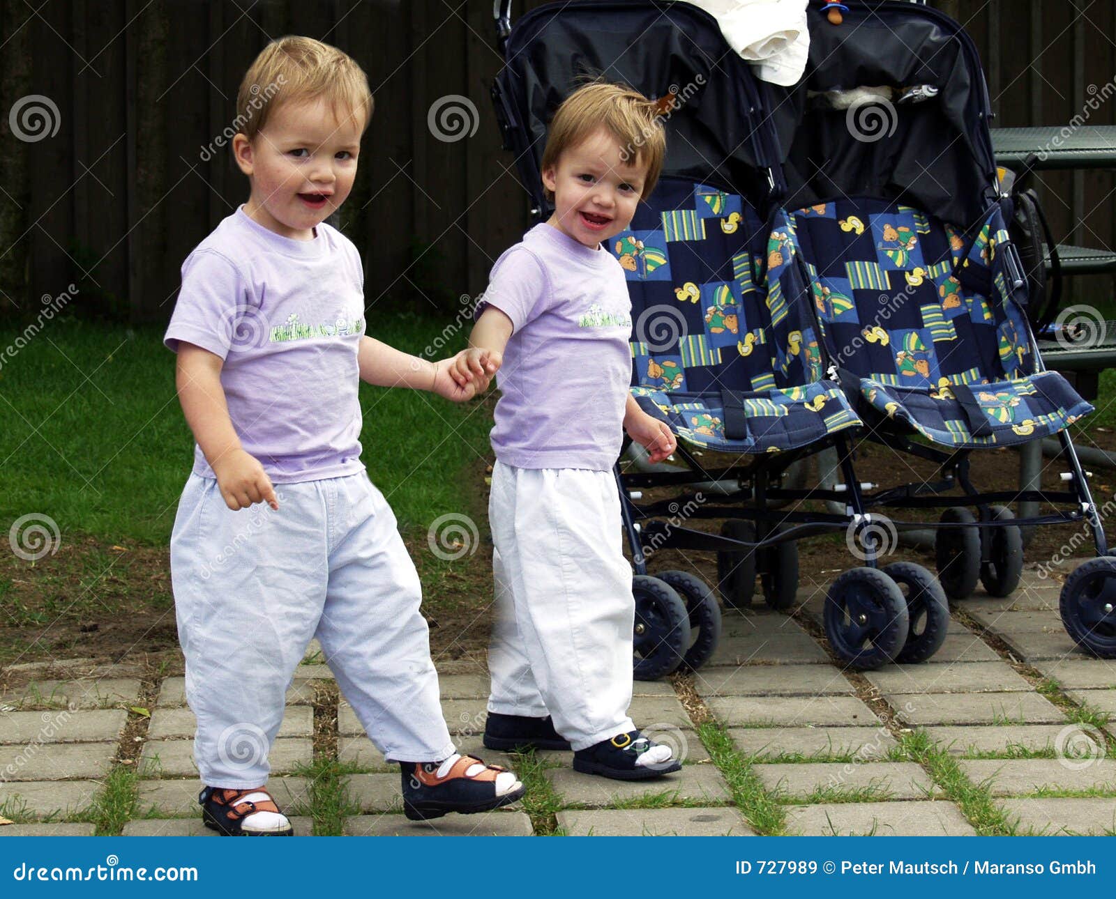 Brengt samen samen stock afbeelding. Image of eigenschappen - 727989