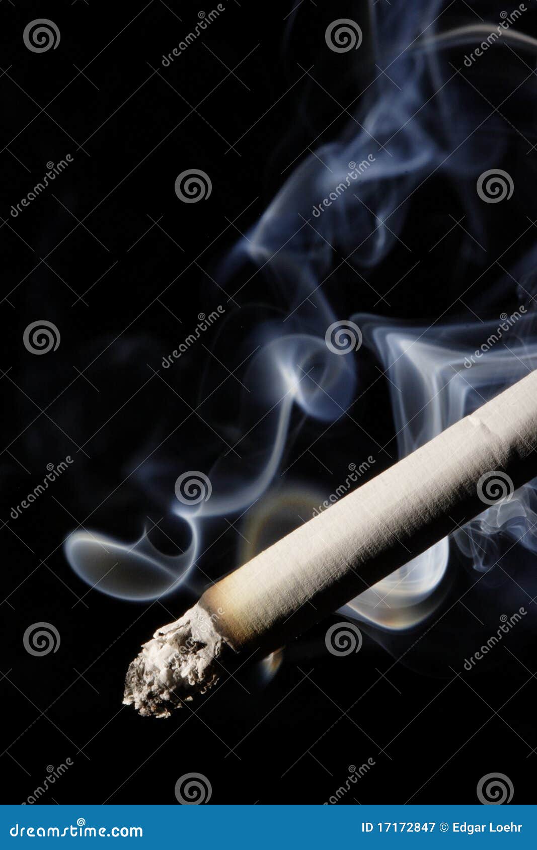 Brennende Zigarette stockbild. Bild von raucher, ungesund - 17172847