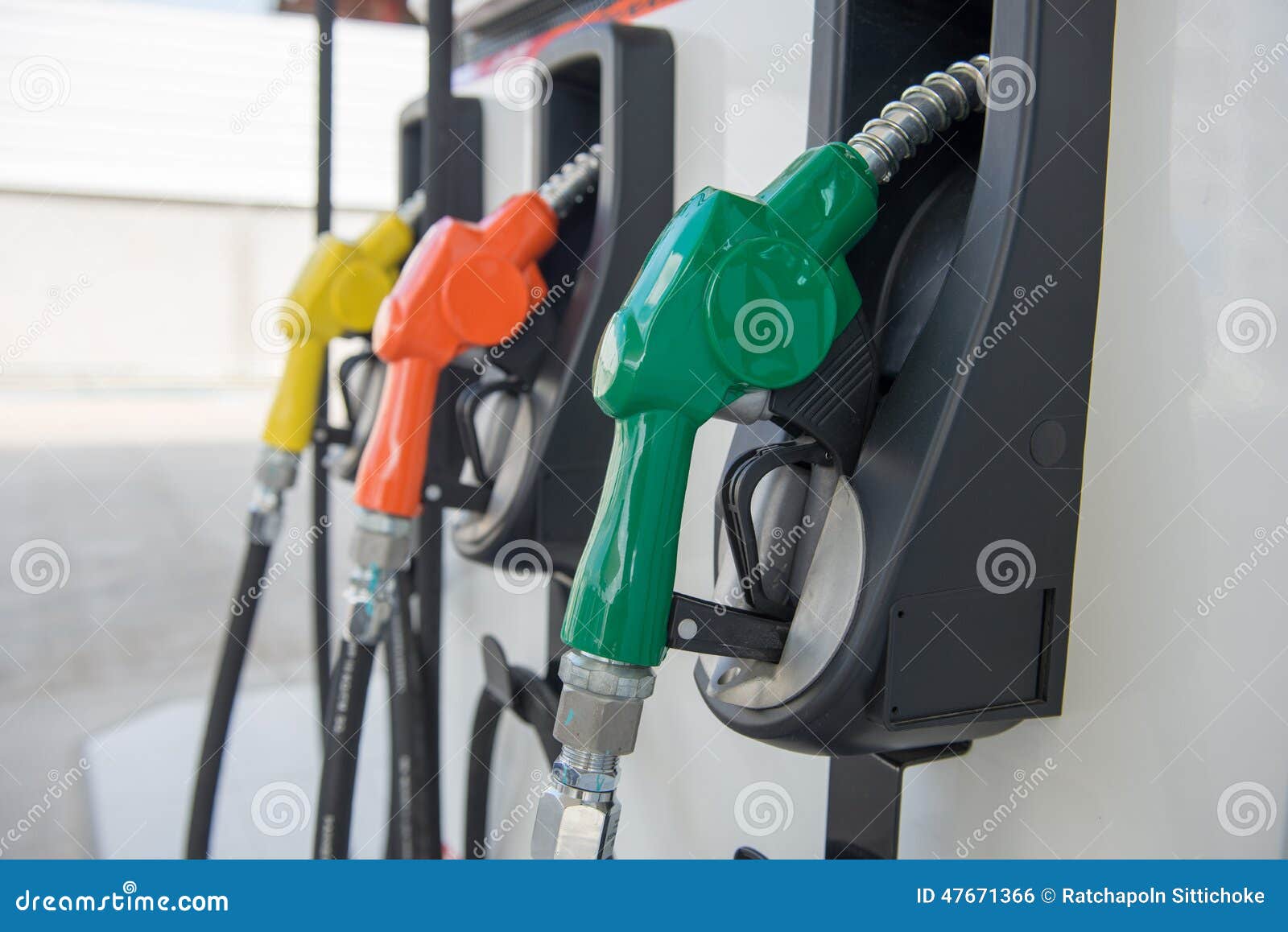 Brennstoffzufuhr an Einer Benzinstation Stockfoto - Bild von mode ...