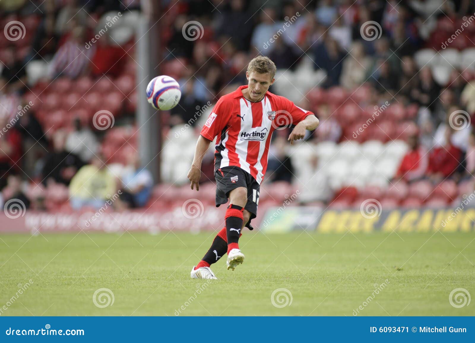 Brentford v Grimsby Town editorial photo. Image of shirt - 6093471