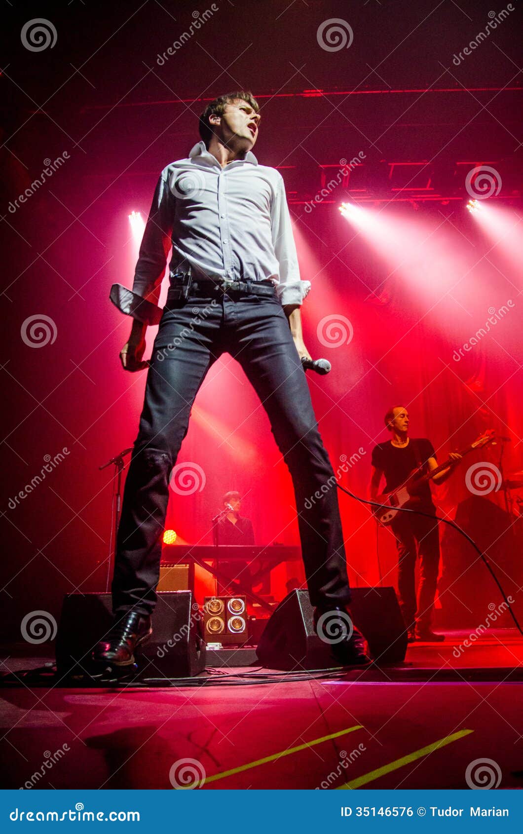 Brett Anderson (Suede) editorial photo. Image of bassist - 35146576