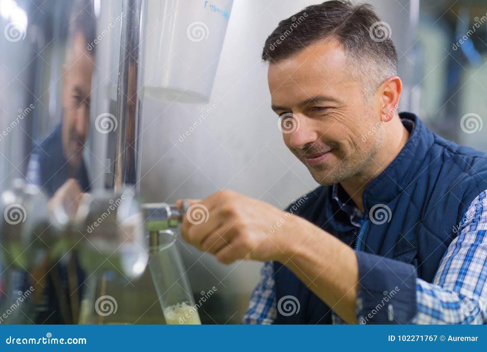 Brewer Pouring Beer for Test Stock Image - Image of brewer, occupation ...