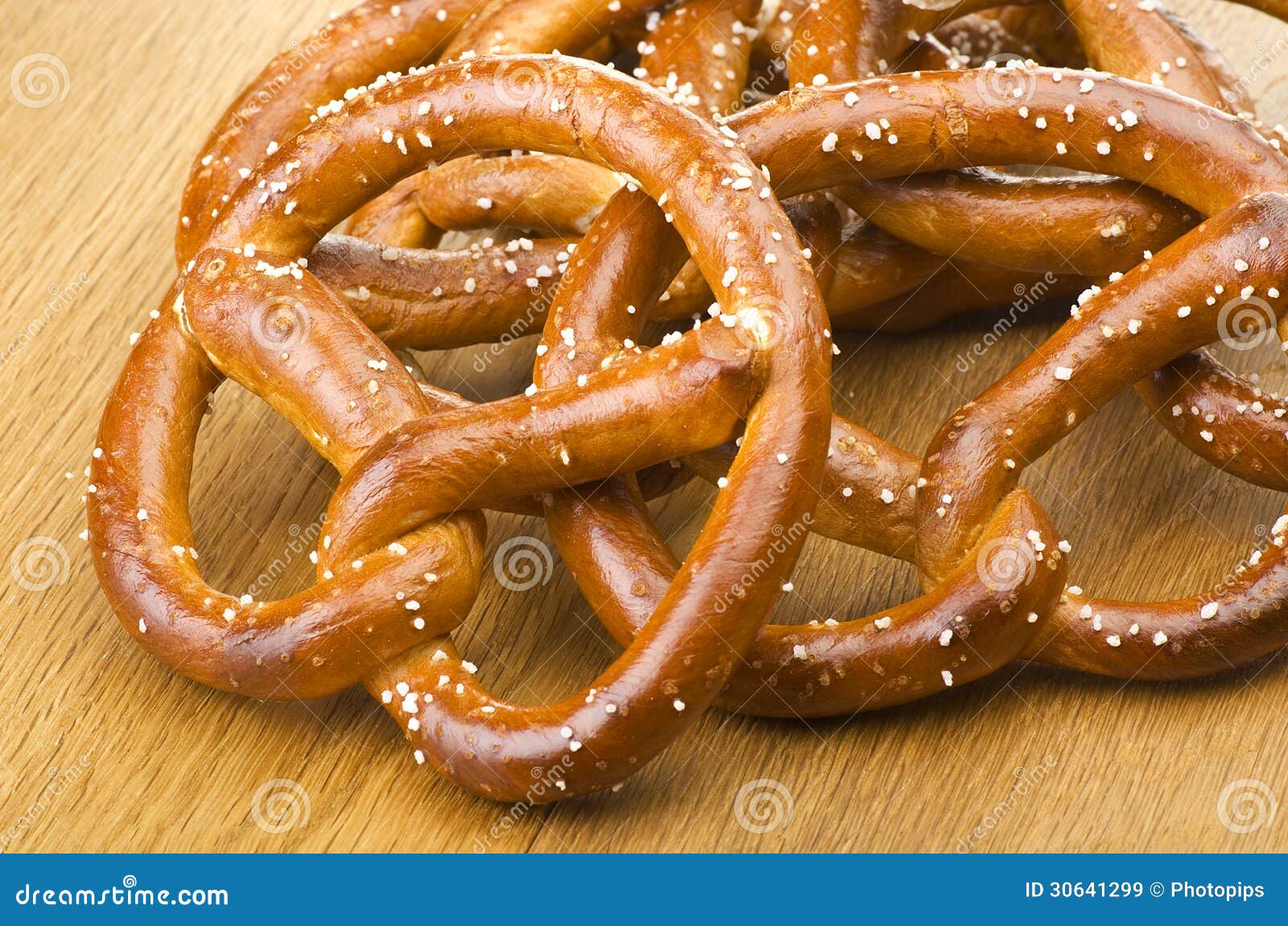 Brezel stockbild. Bild von traditionell, bäckerei, nahaufnahme - 30641299