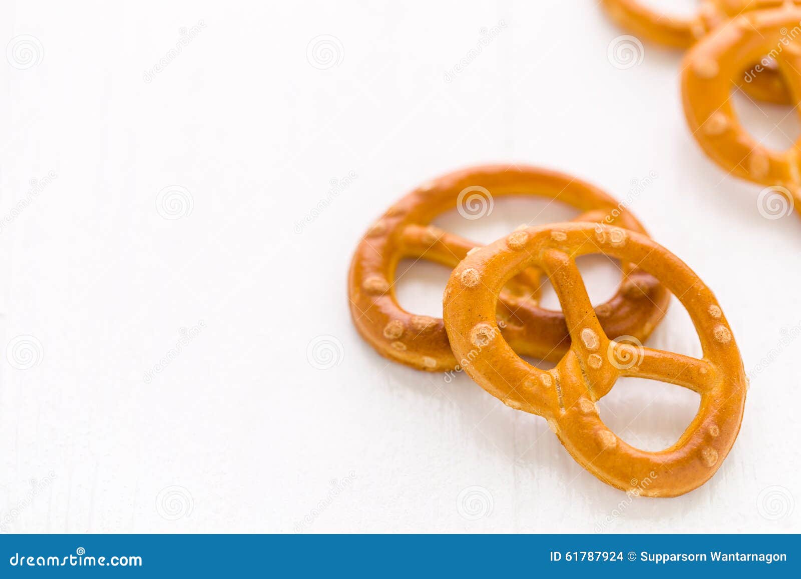 Brezel-Snack-Hintergrund stockfoto. Bild von knusprig - 61787924