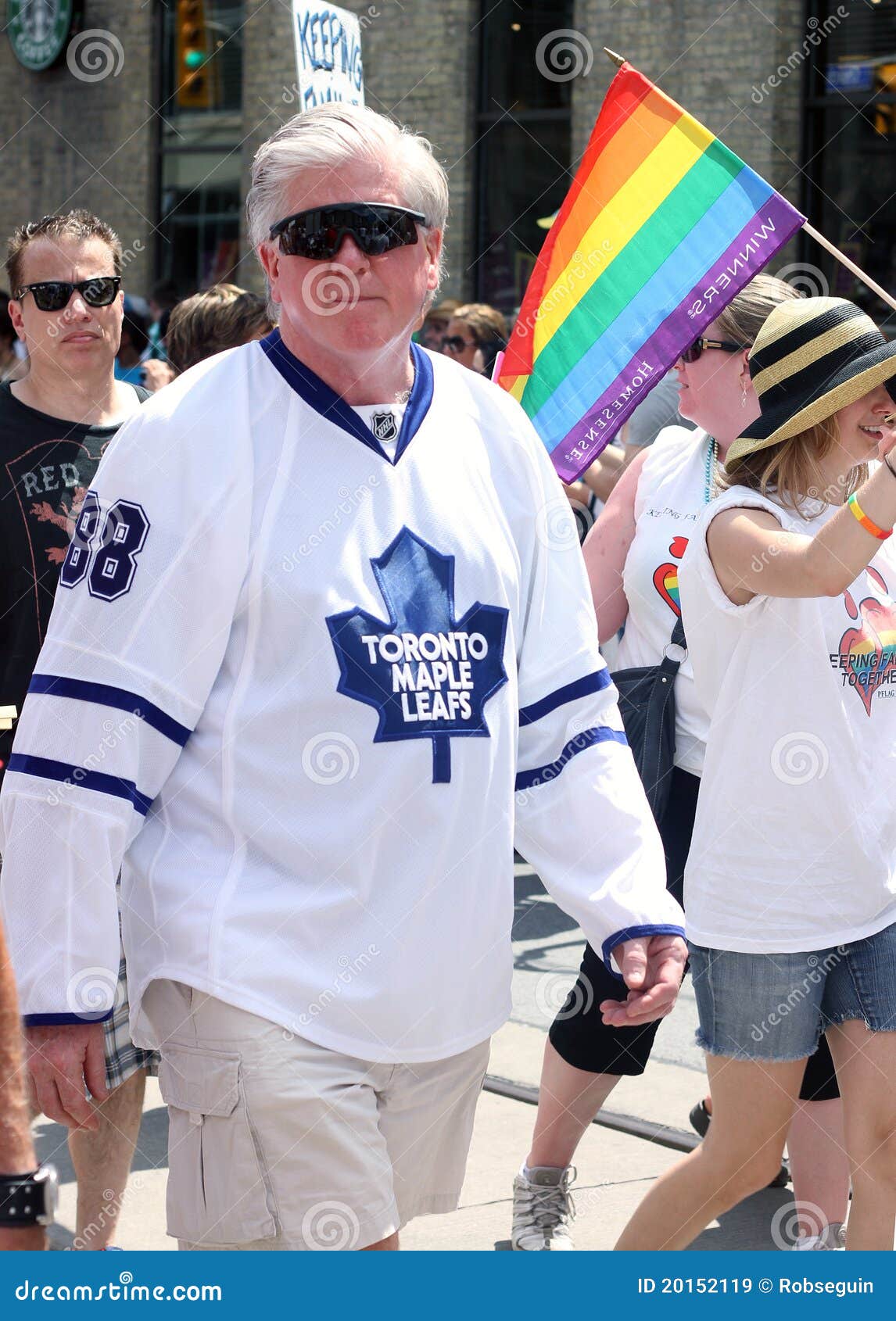 Brian Burke Na Parada 2011 Do Orgulho De Toronto Imagem de Stock ...