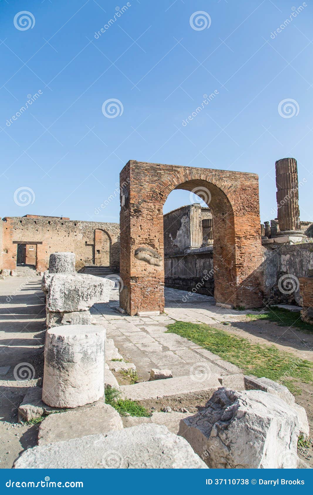 Brick Arch in Pompeii stock photo. Image of columns, medieval - 37110738
