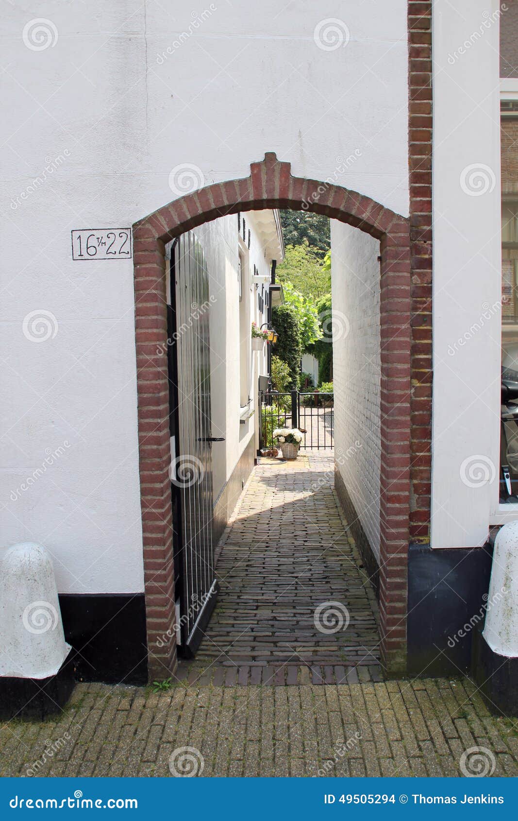 Brick Archway in Wall Leading To Garden Stock Photo - Image of ...