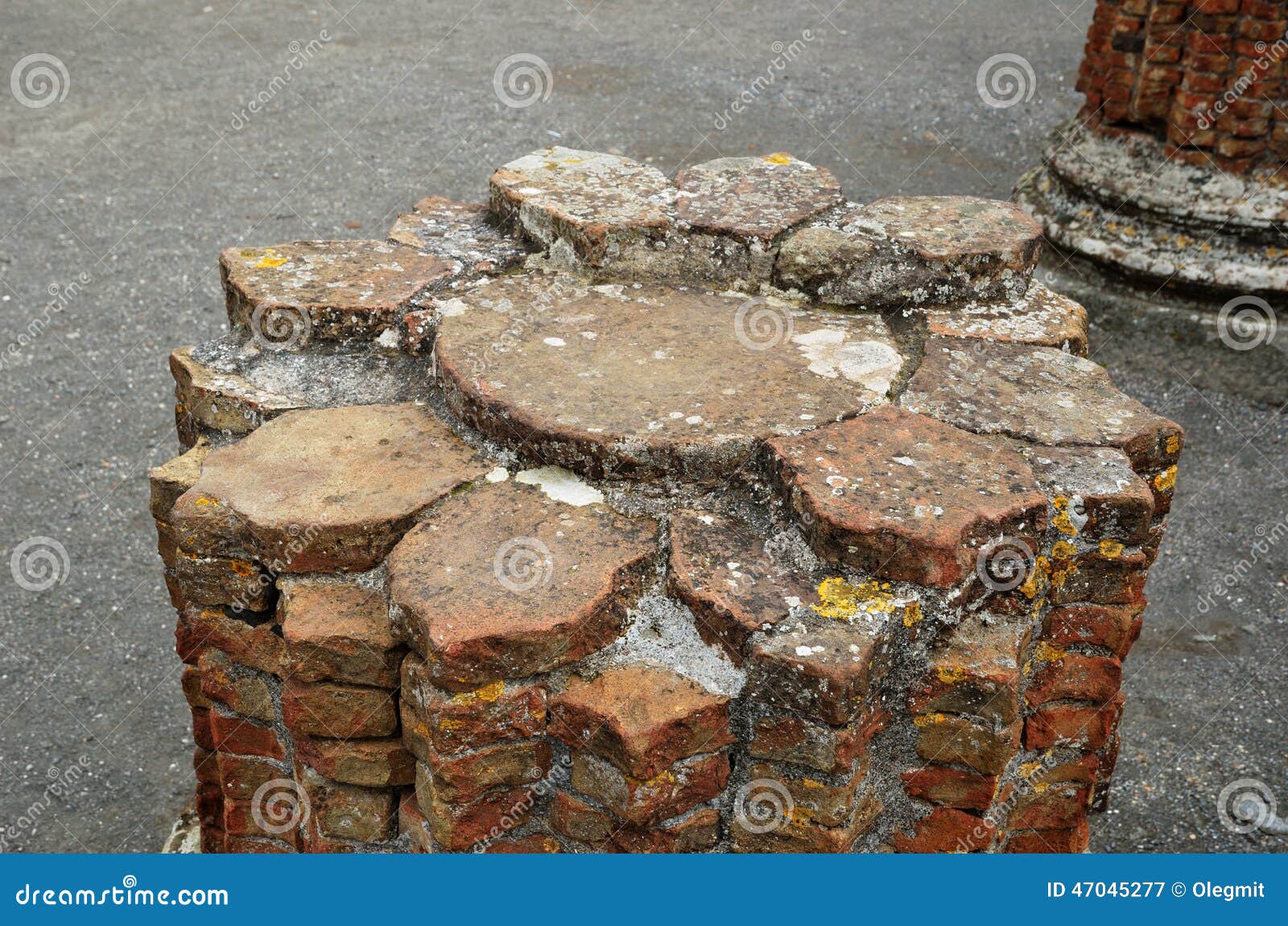 Brick Core of the Ancient Column in Pompeii Stock Image - Image of ...