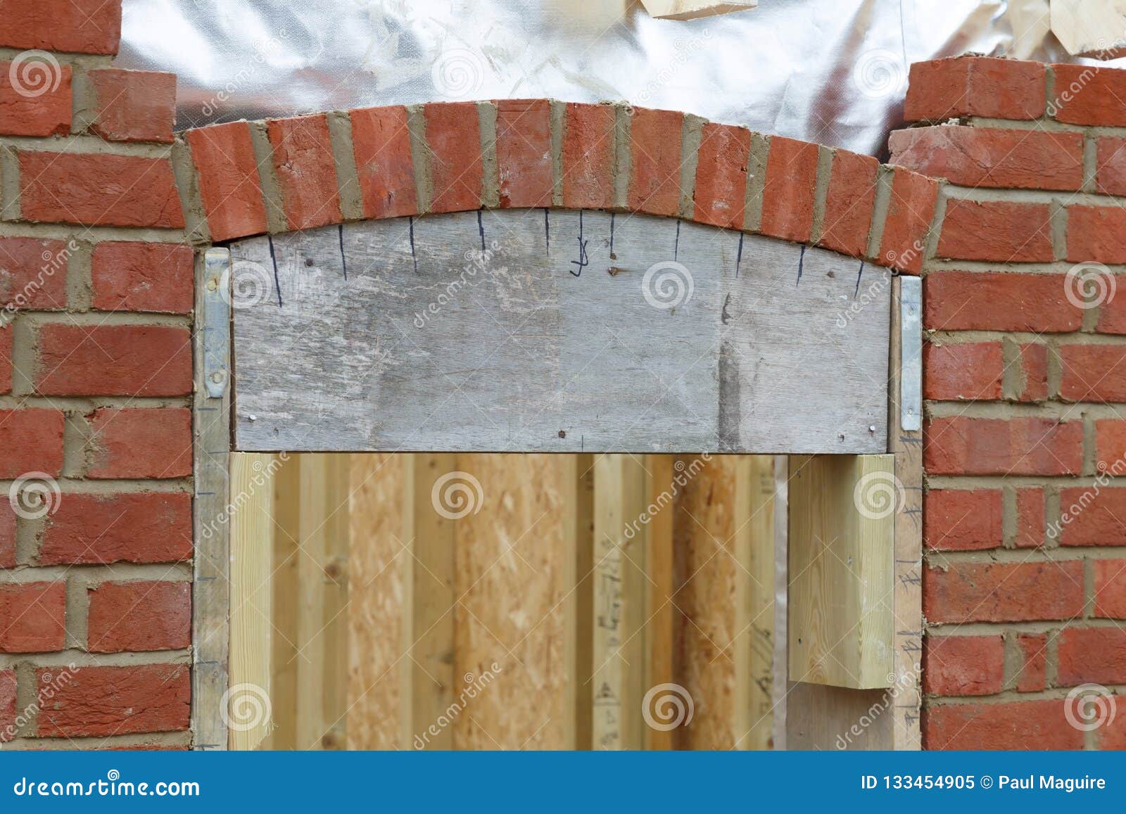 Brick Laying Building a Brick Arch Stock Image - Image of brickarch ...