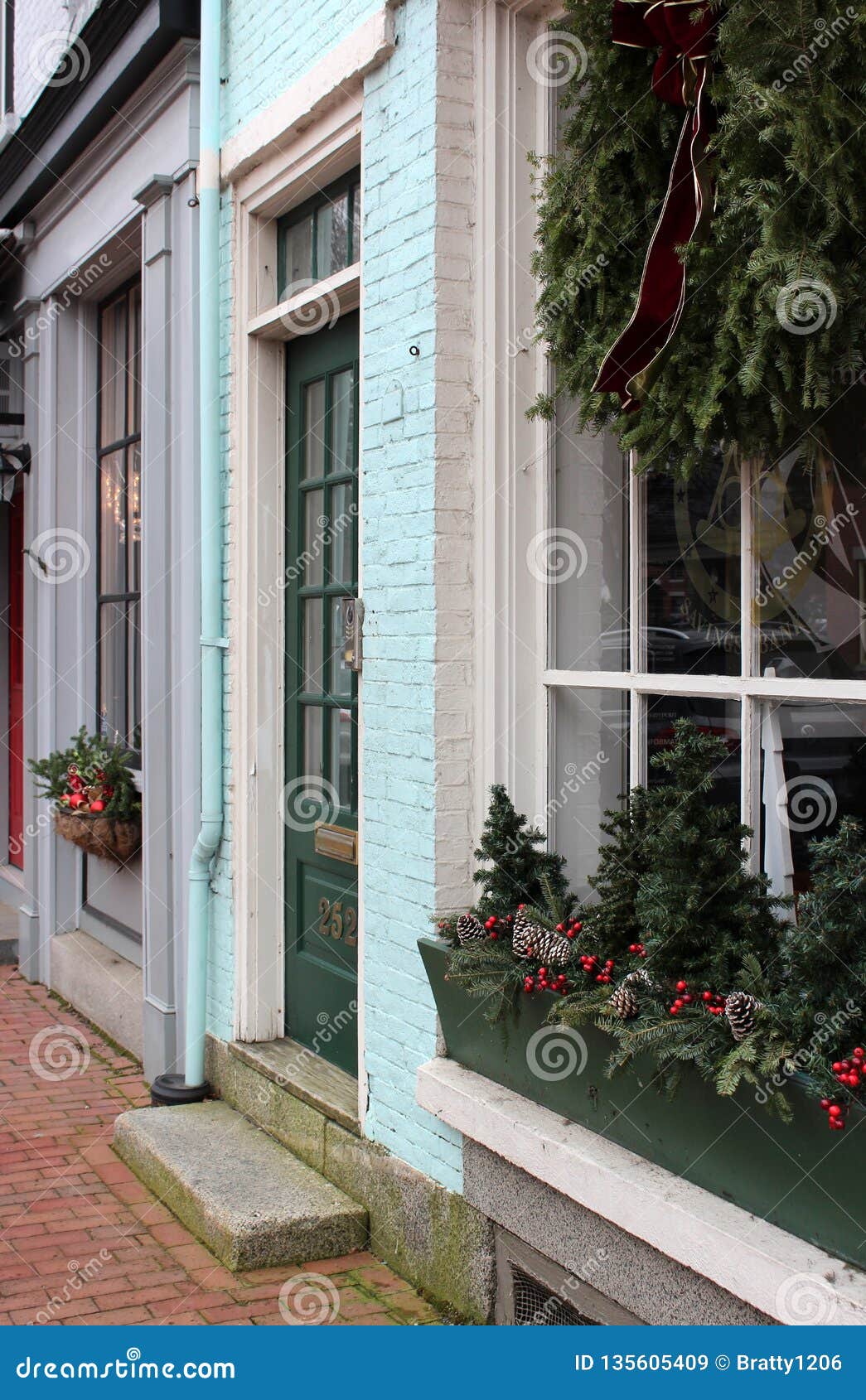 Pretty Storefront Window Decorated for the Holidays, Portsmouth, New ...