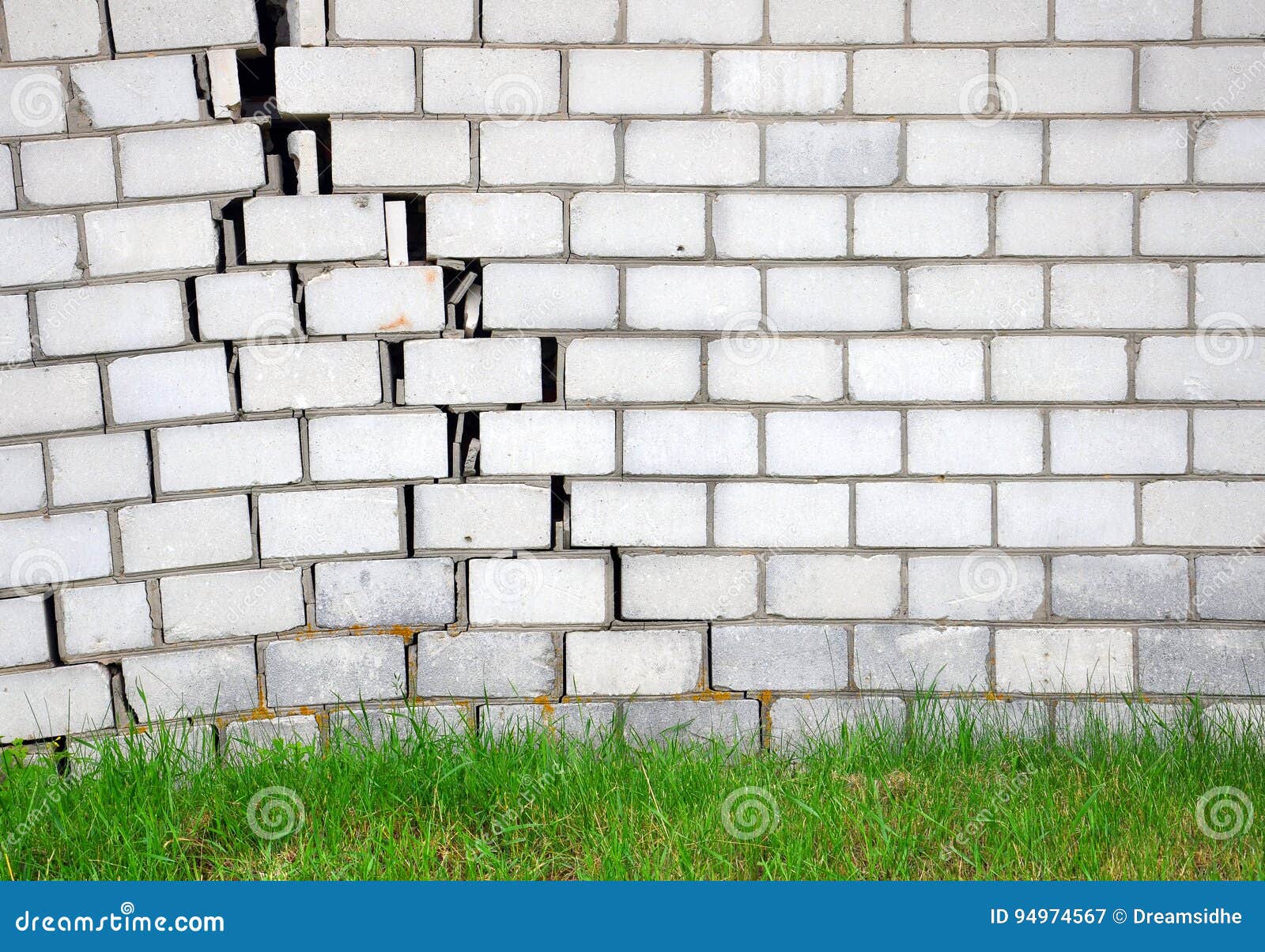 Wall Crack Wall House Building Collapse Lawn Vent Corner Exterior Pink ...