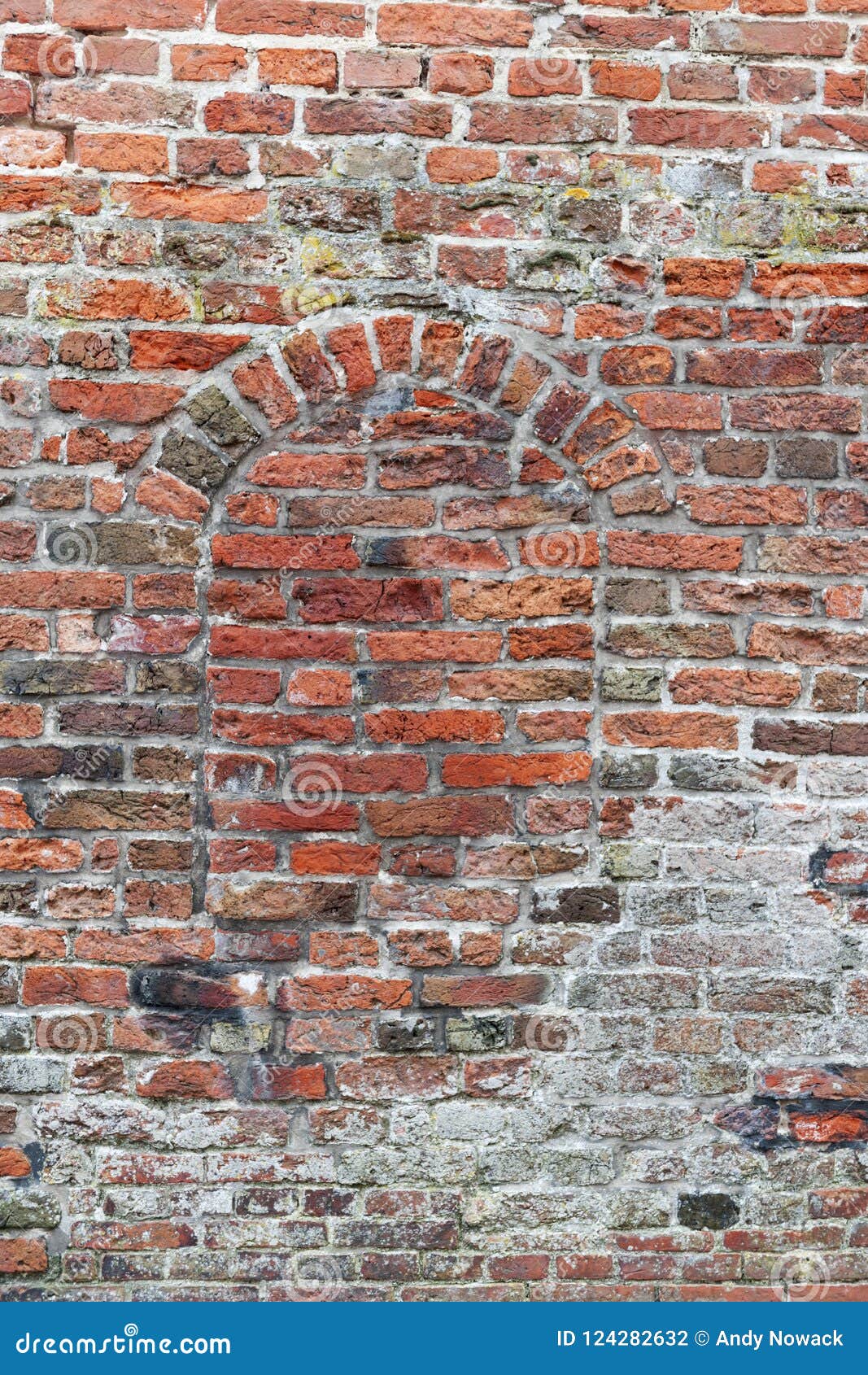 Bricked-Rundbogen in Einer Medivial Wand Stockfoto - Bild von ...