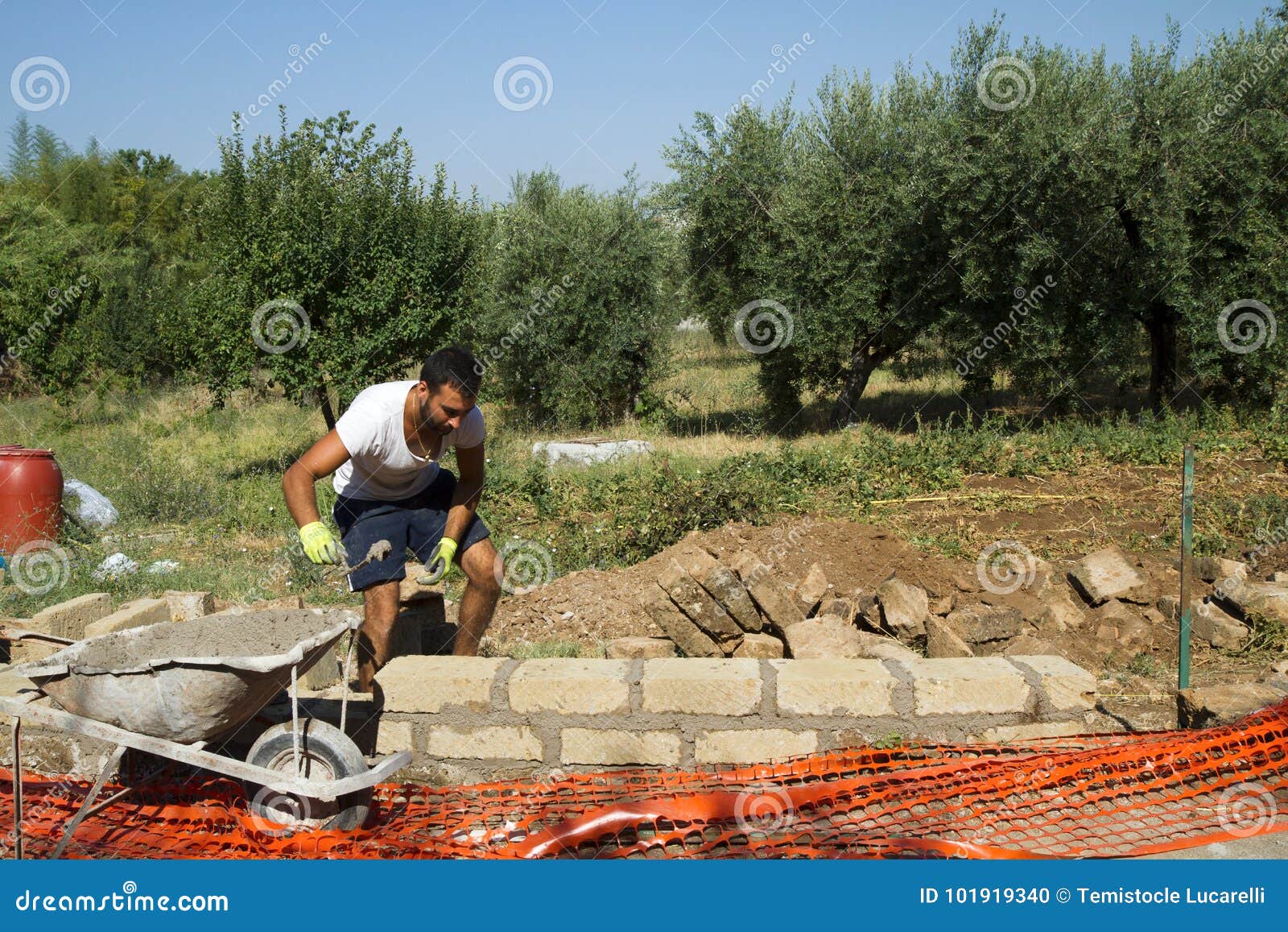 Bricklayer at Work in a Site Stock Photo - Image of area, mortar: 101919340