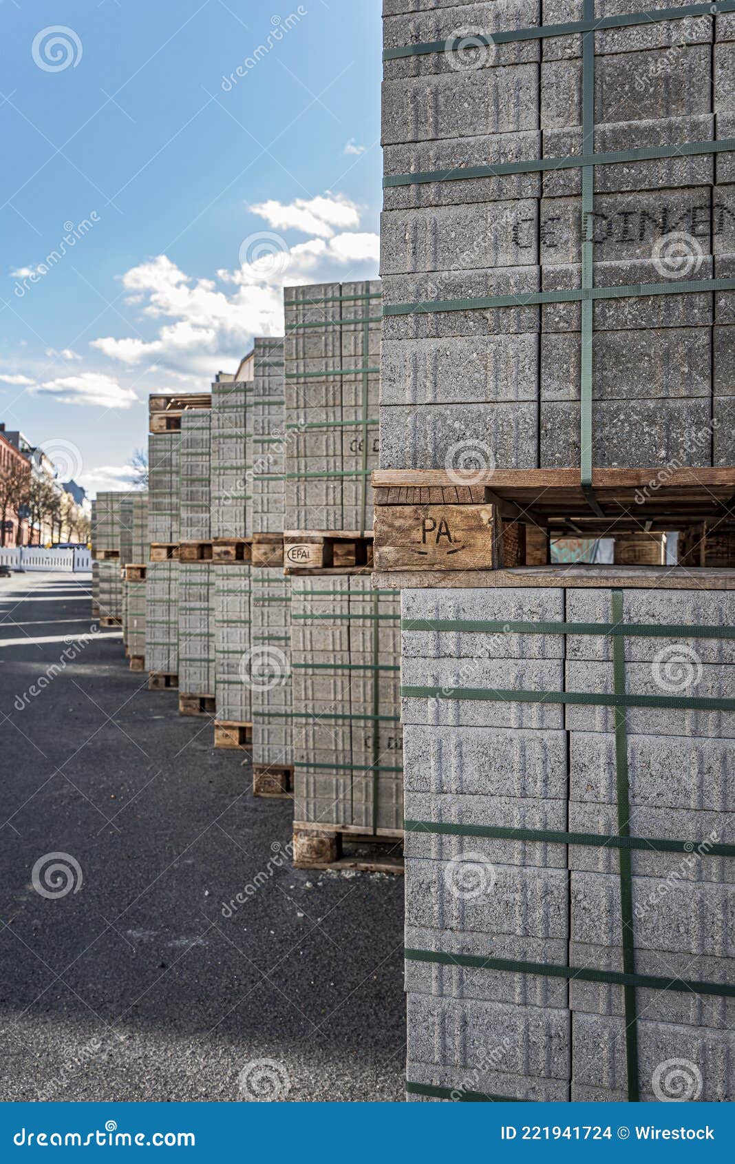 Bricks for a Construction Site Stock Photo - Image of pile, stadt ...