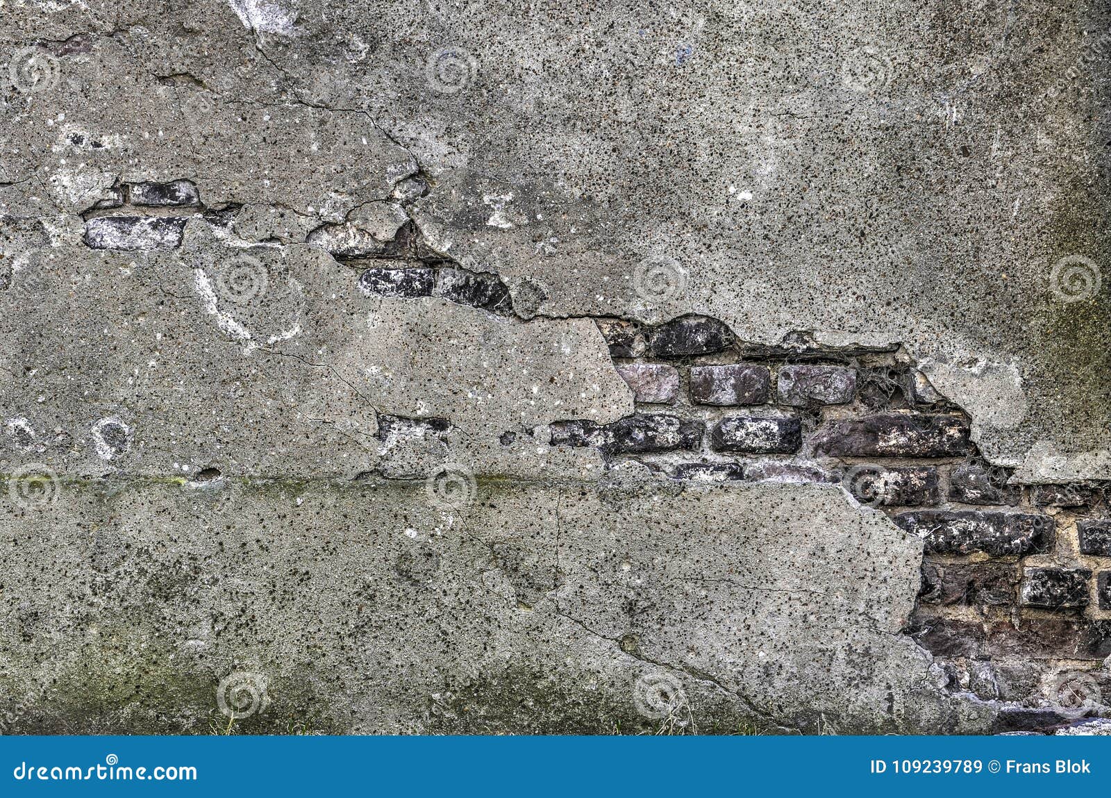 Bricks and plaster stock image. Image of texture, urbex - 109239789