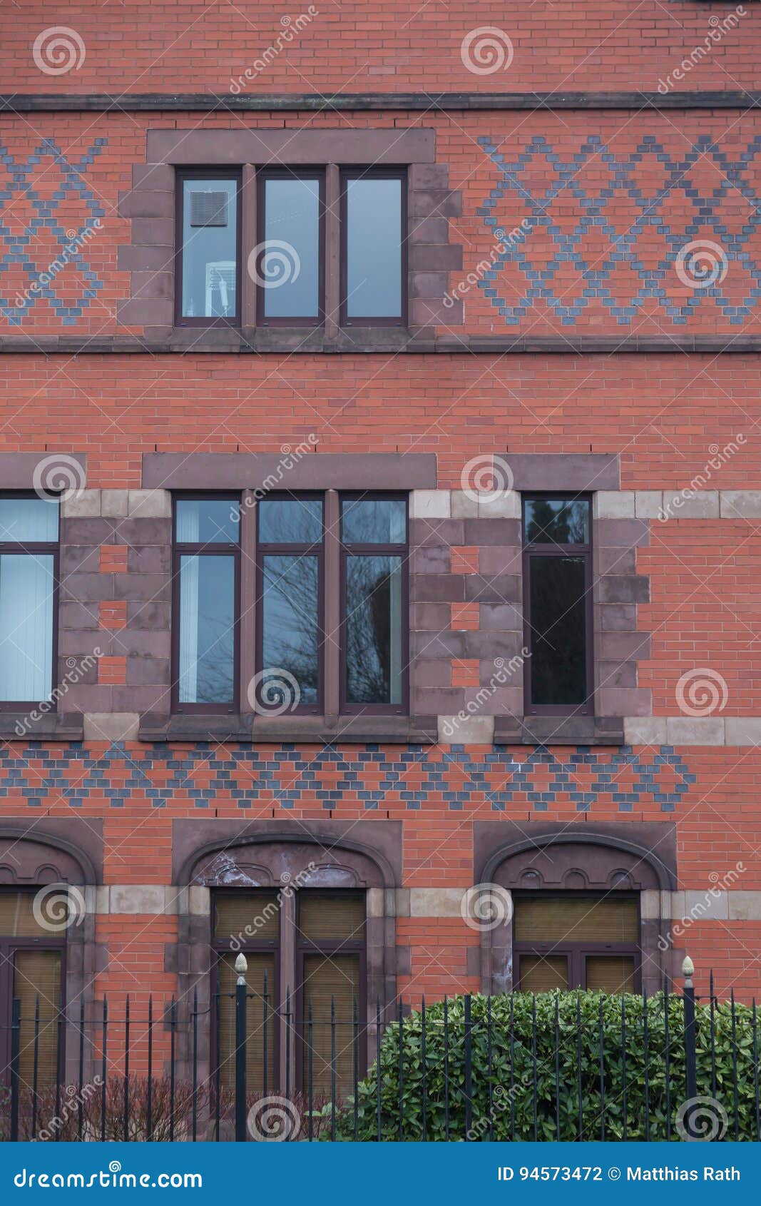 Brickwall-Fassade in England Stockfoto - Bild von land, haus: 94573472