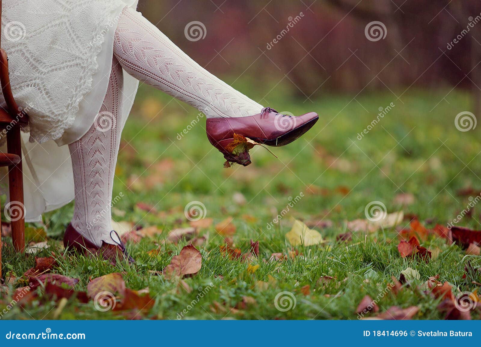Bride in the garden stock photo. Image of elegance, bouquet - 18414696
