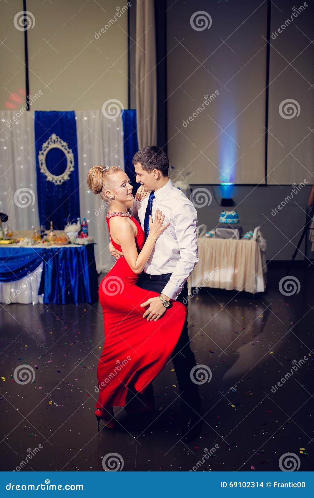 The Bride and Groom Couple Dancing Tango Stock Photo - Image of family ...