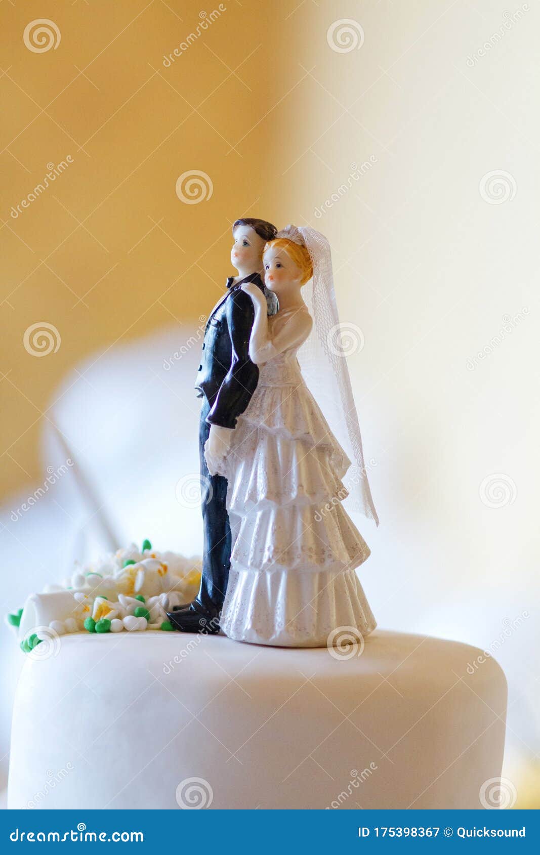 Bride and Groom Figurines on Cake Stock Image - Image of arrangement ...