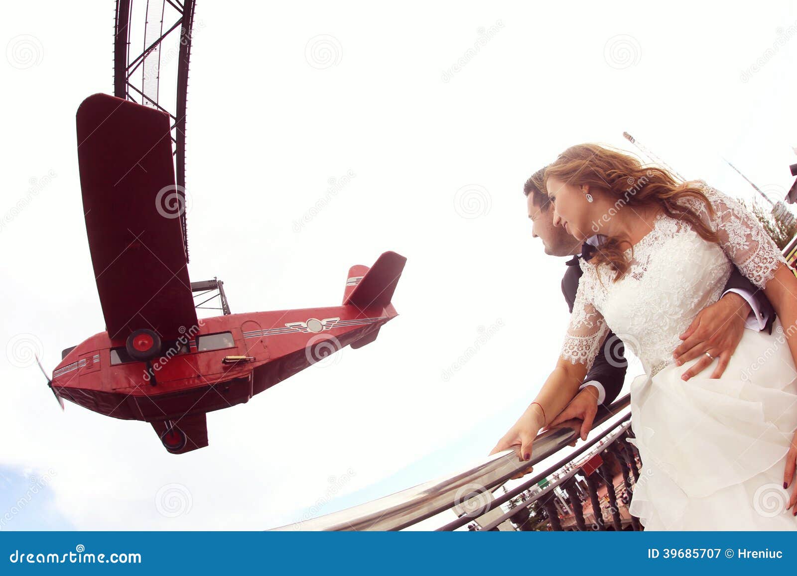 Bride and groom love stock image. Image of couple, bride - 39685707