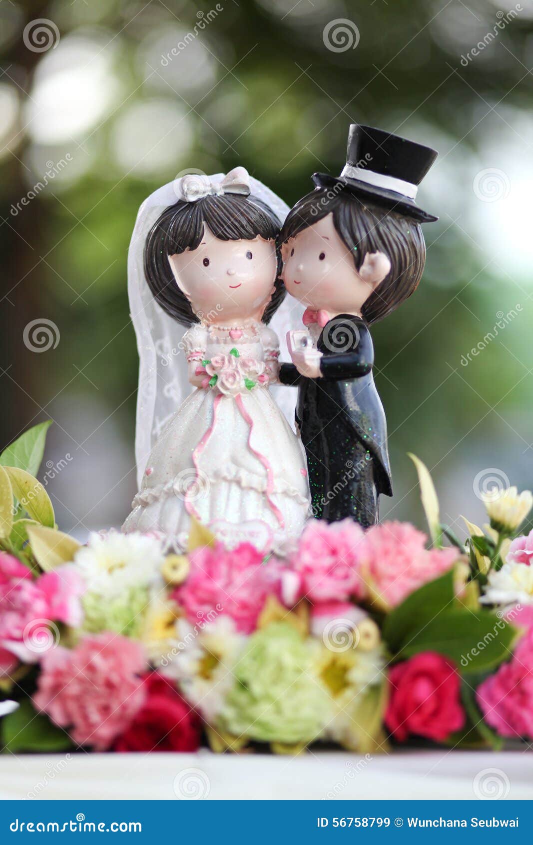 Bride and Groom on a Wedding Cake Stock Image - Image of married, cake ...
