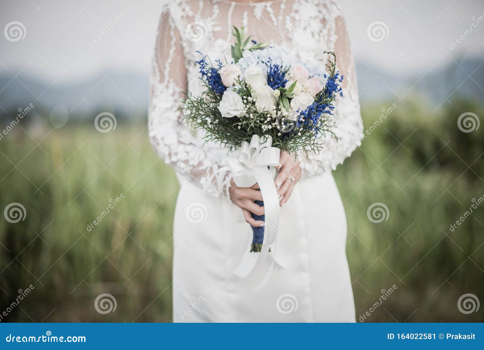 Bride Hand Holding Flower in Wedding Stock Image - Image of bouquet ...