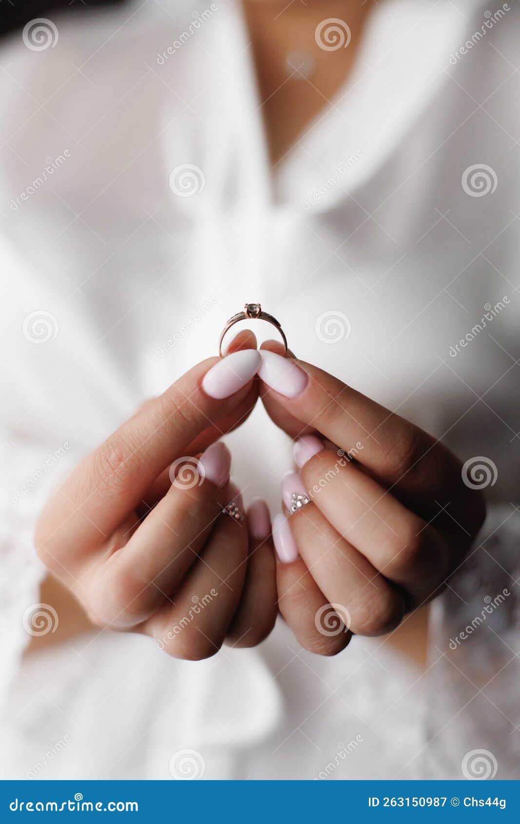 The Bride Holds a Wedding Ring Stock Image - Image of closeup, marriage ...