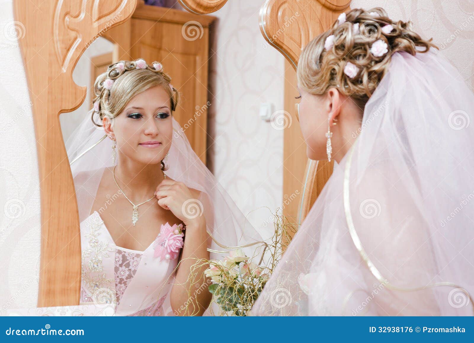 Bride looks in the mirror stock photo. Image of preparation - 32938176