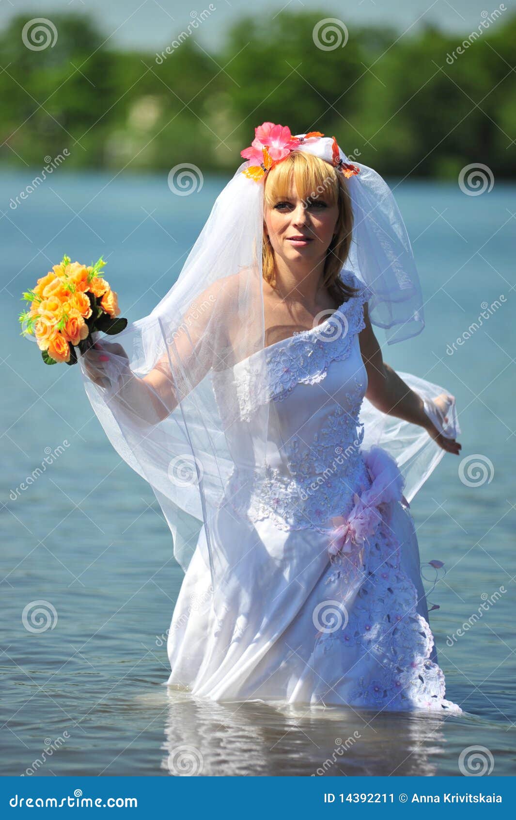 The bride in water stock image. Image of hairstyle, lovely - 14392211
