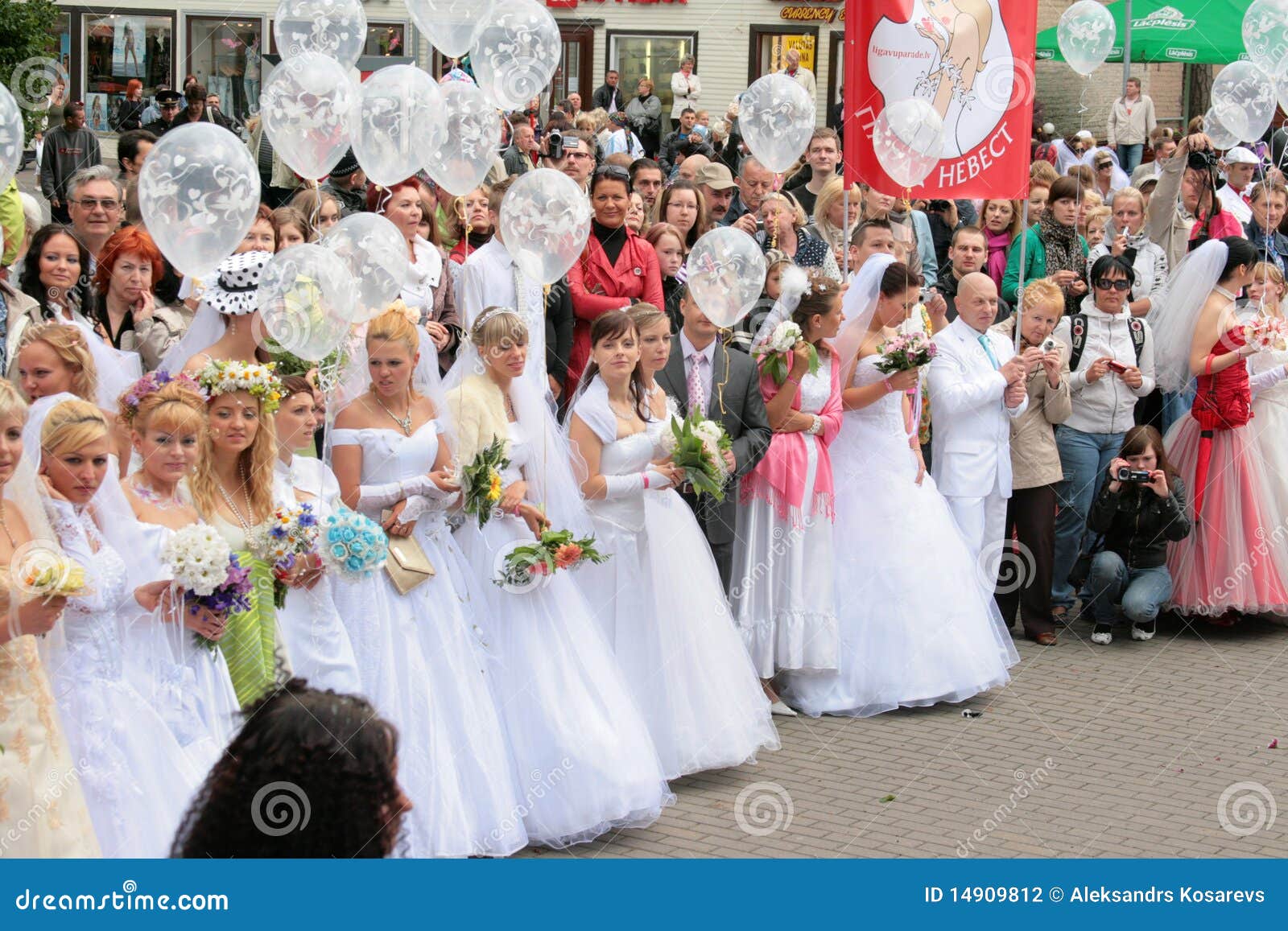 Brides parade 2010 editorial photography. Image of carnival - 14909812