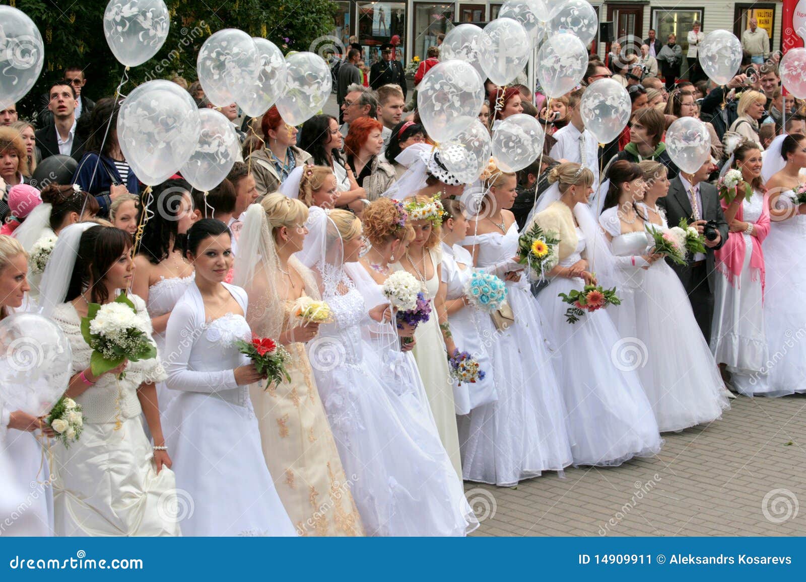 Brides parade 2010 editorial photo. Image of crowd, cute - 14909911