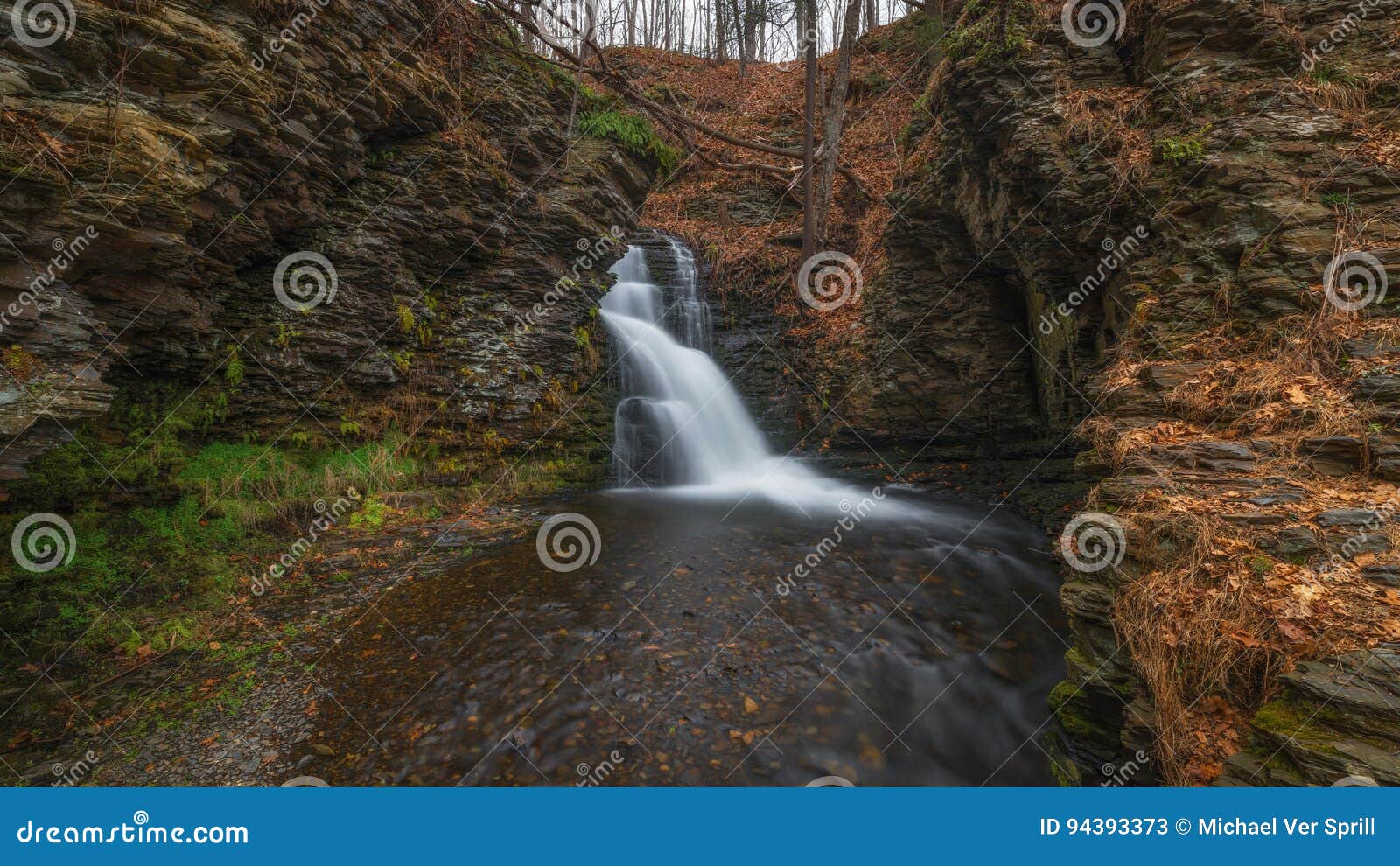 Bridesmaid Falls in spring stock image. Image of water - 94393373