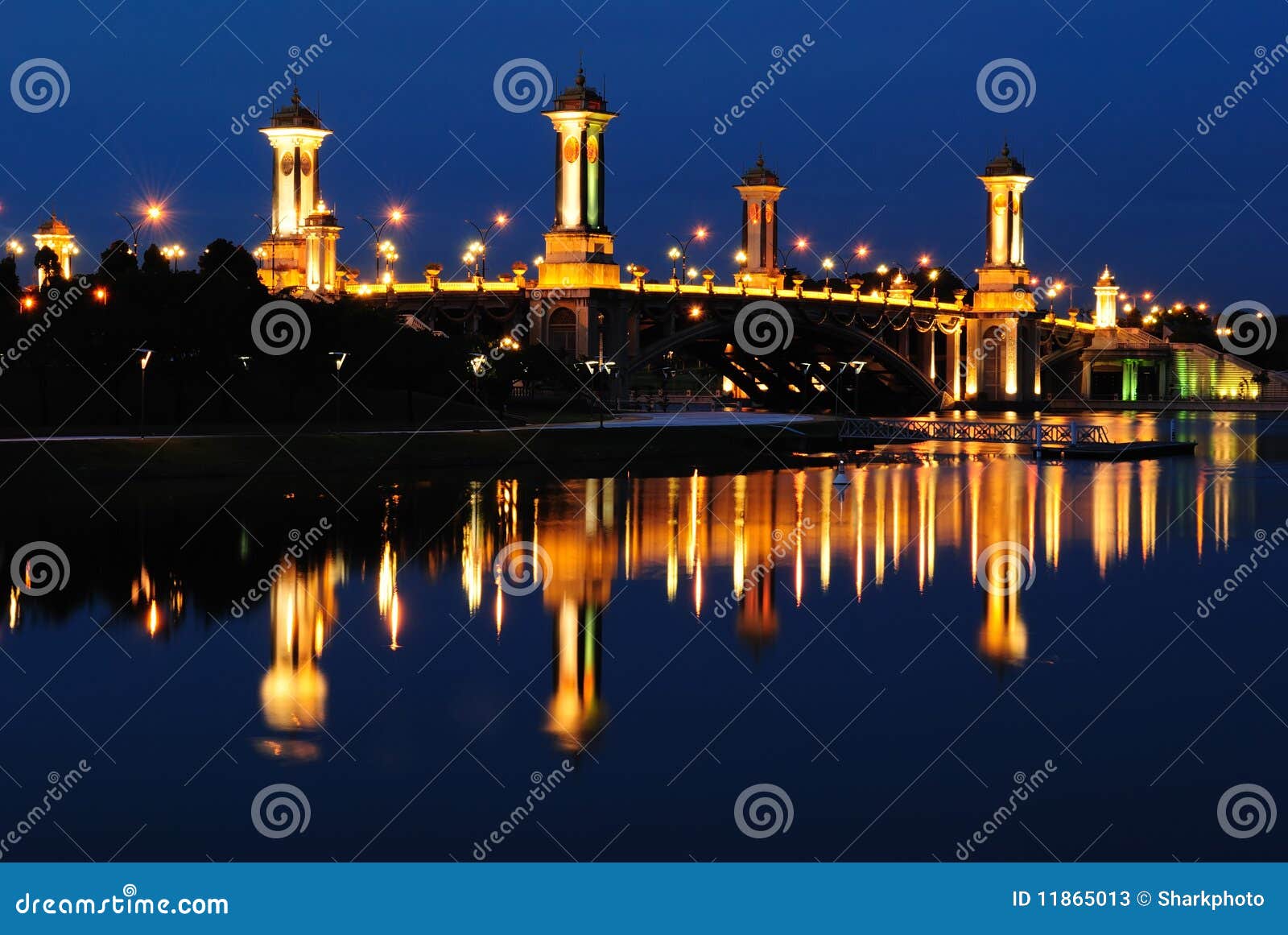 Seri Gemilang Bridge stock image. Image of night, lake - 11865013