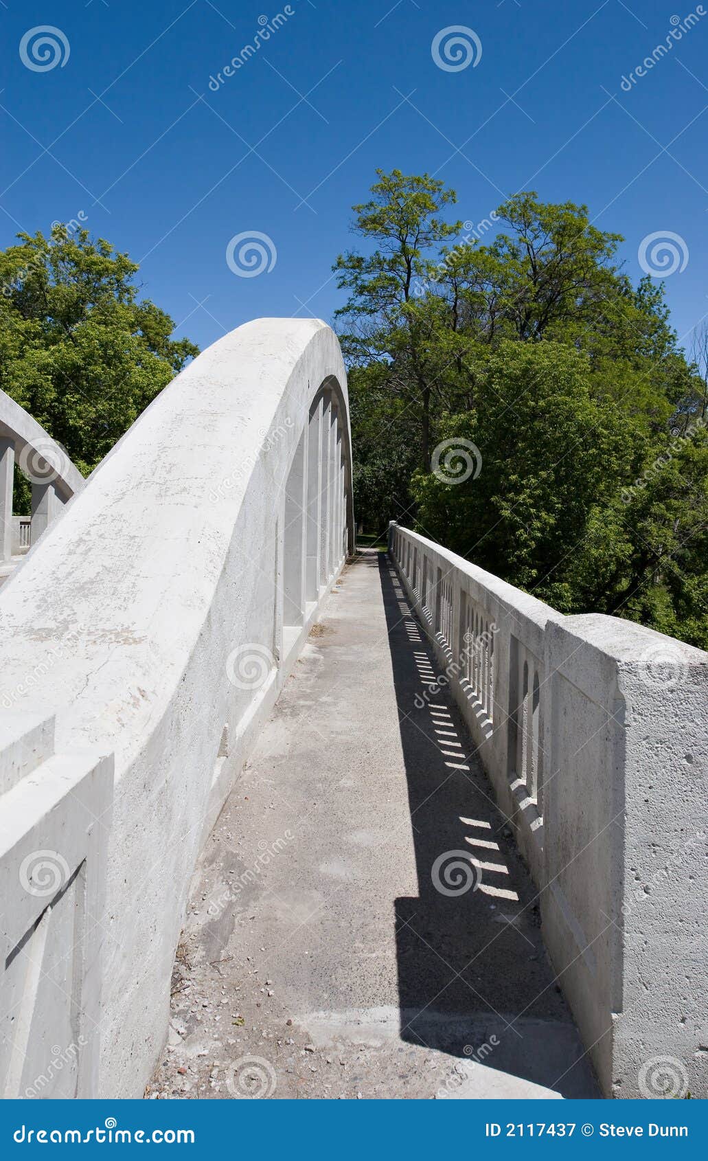Bridge arch stock image. Image of concrete, park, arch - 2117437