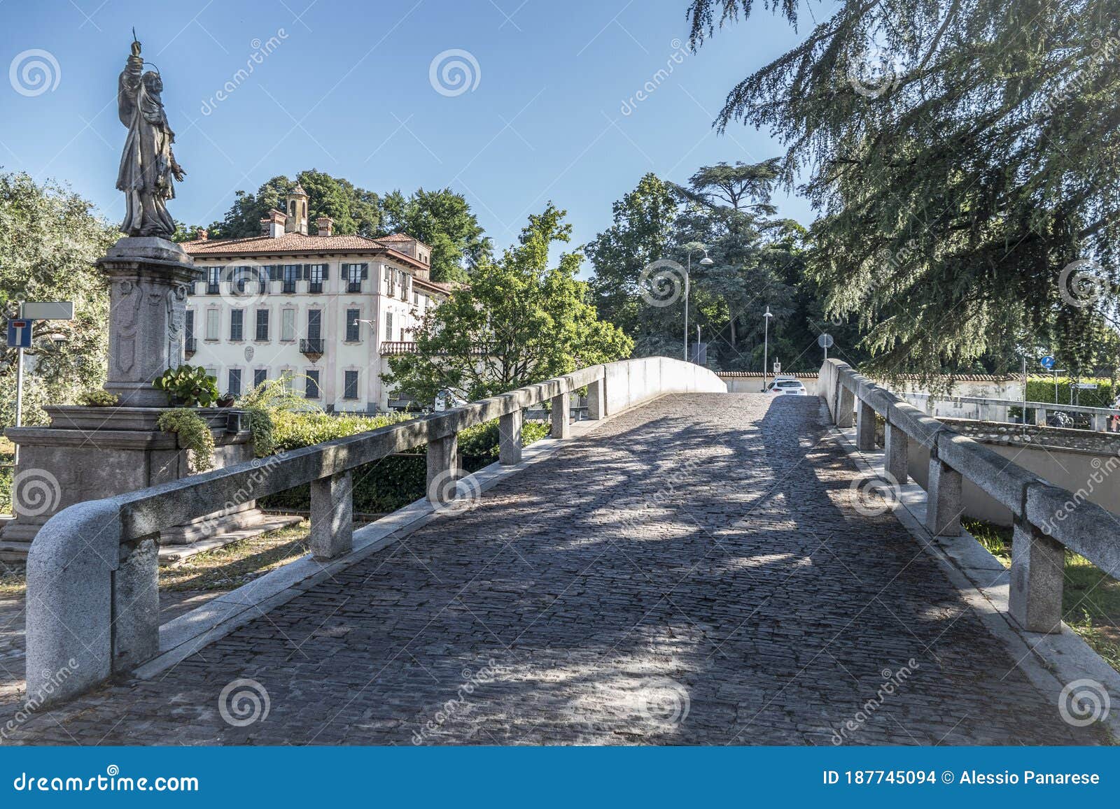Bridge in Cassinetta Di Lugagnano Stock Photo - Image of water, canal ...