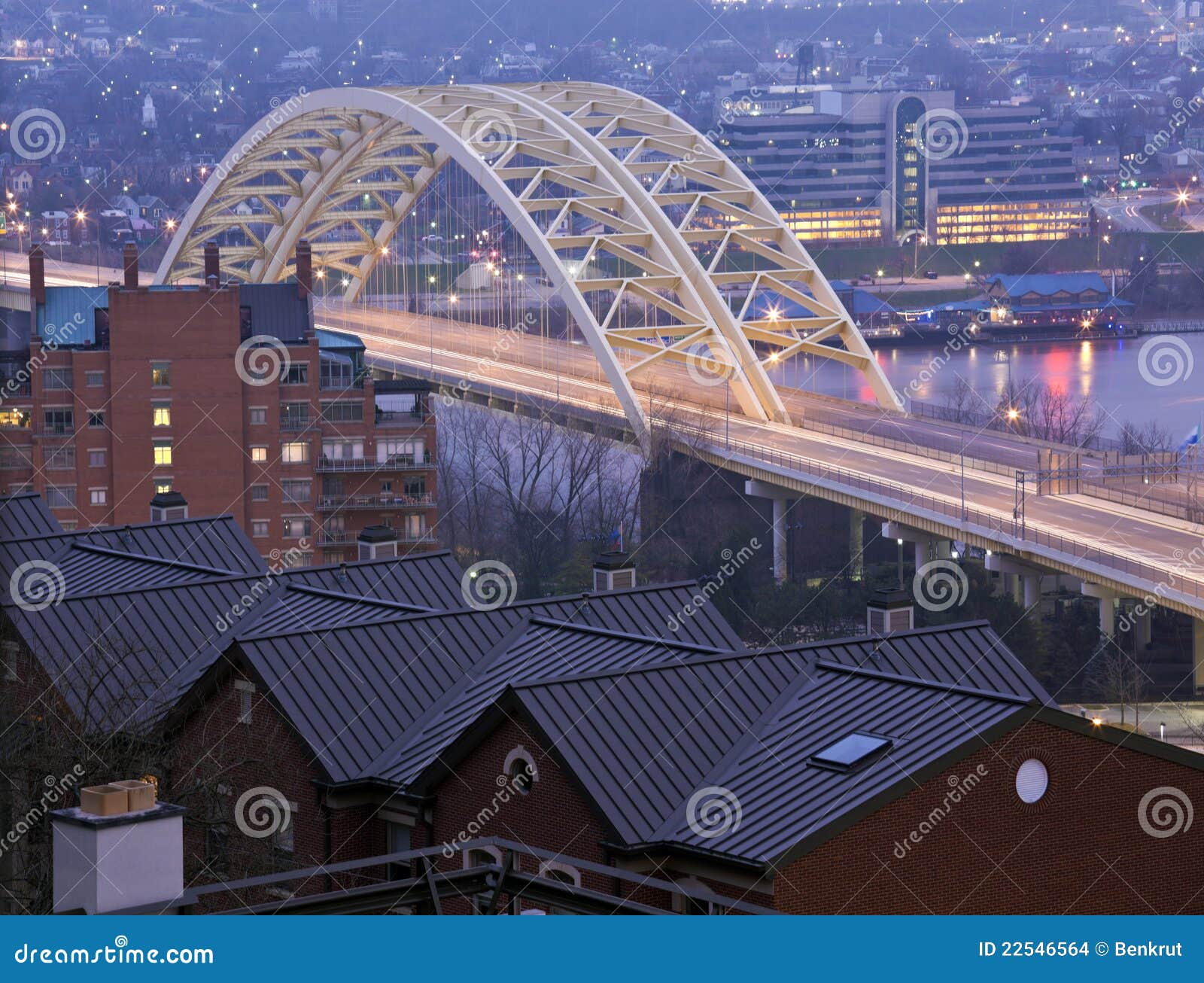 Bridge in Cincinnati stock photo. Image of skyscraper - 22546564