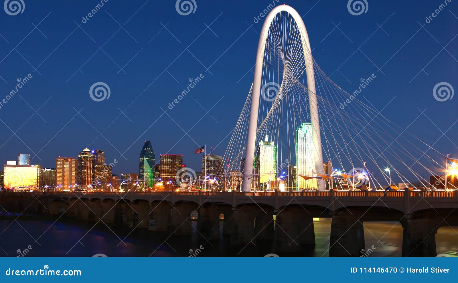 Bridge into Dallas at Night Editorial Image - Image of illuminated ...