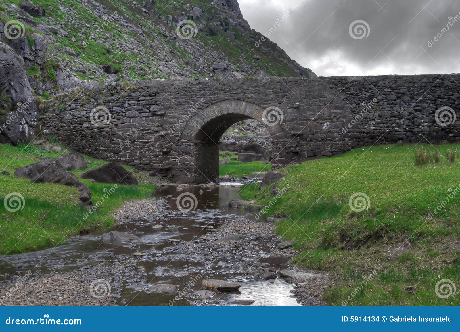 Bridge at Gap of Dunloe stock photo. Image of landmark - 5914134
