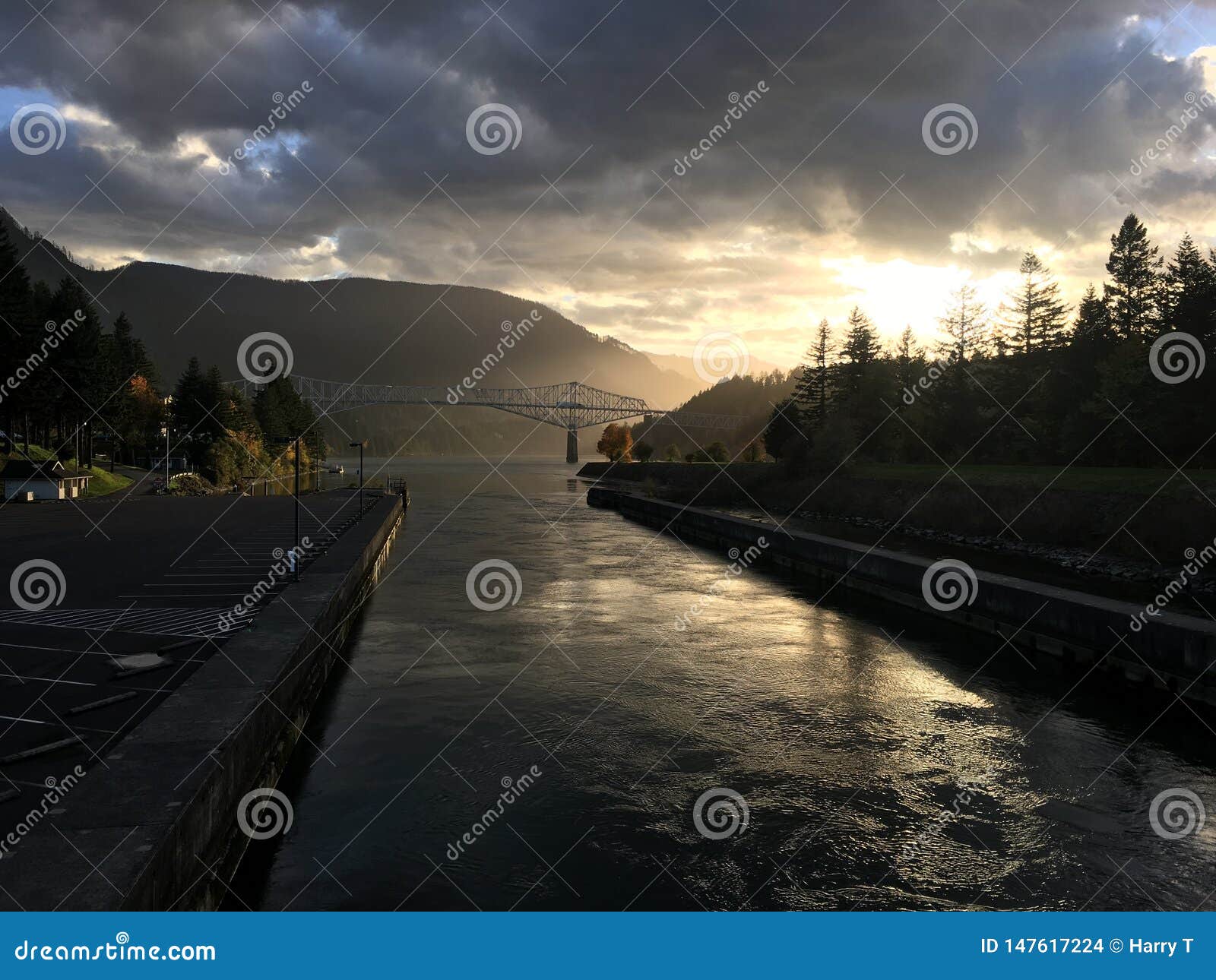 Bridge of the Gods, Cascade Locks, Oregon Stock Photo - Image of dalles ...