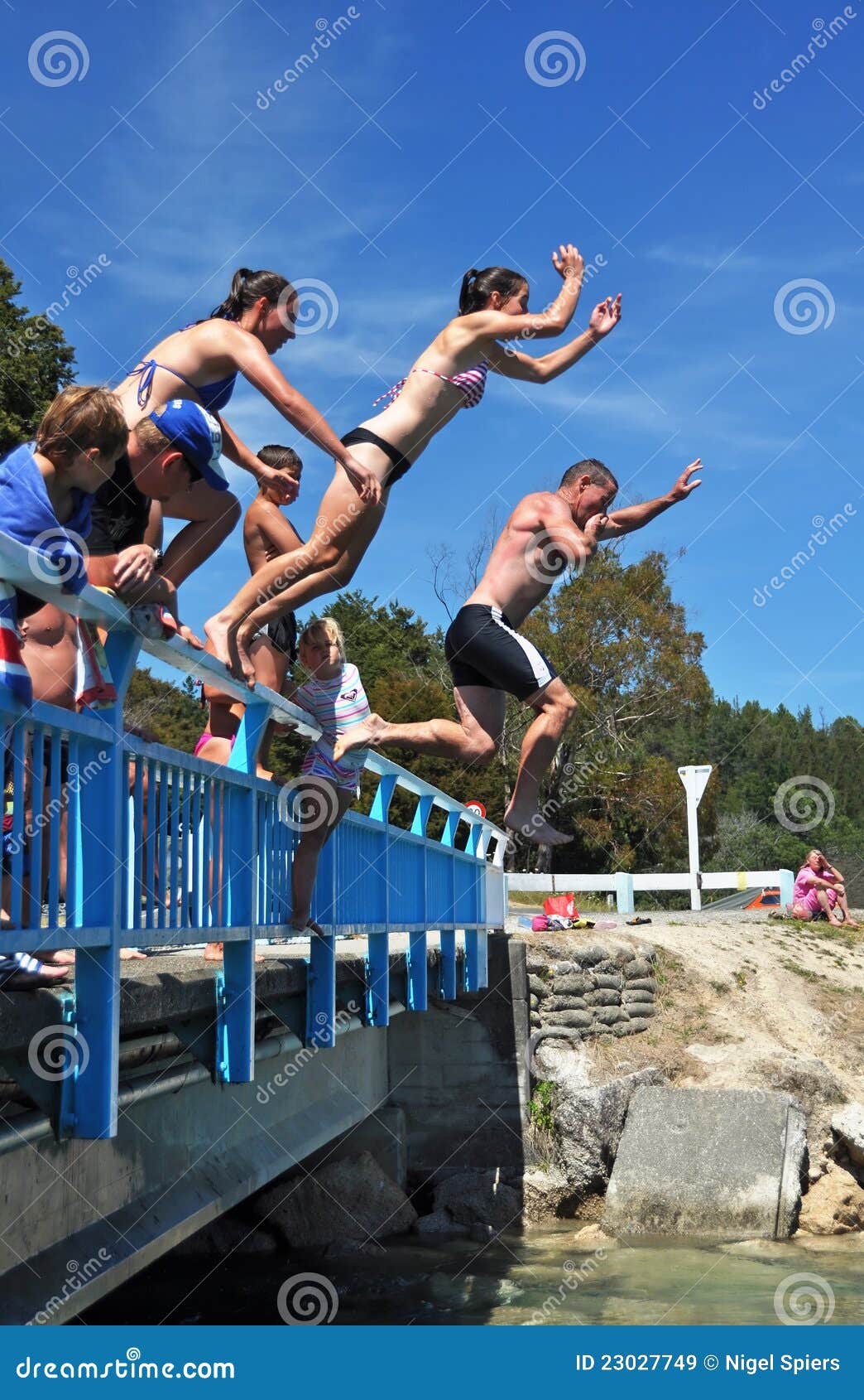 Bridge Jumping into the Kaiteriteri Lagoon Editorial Stock Image ...