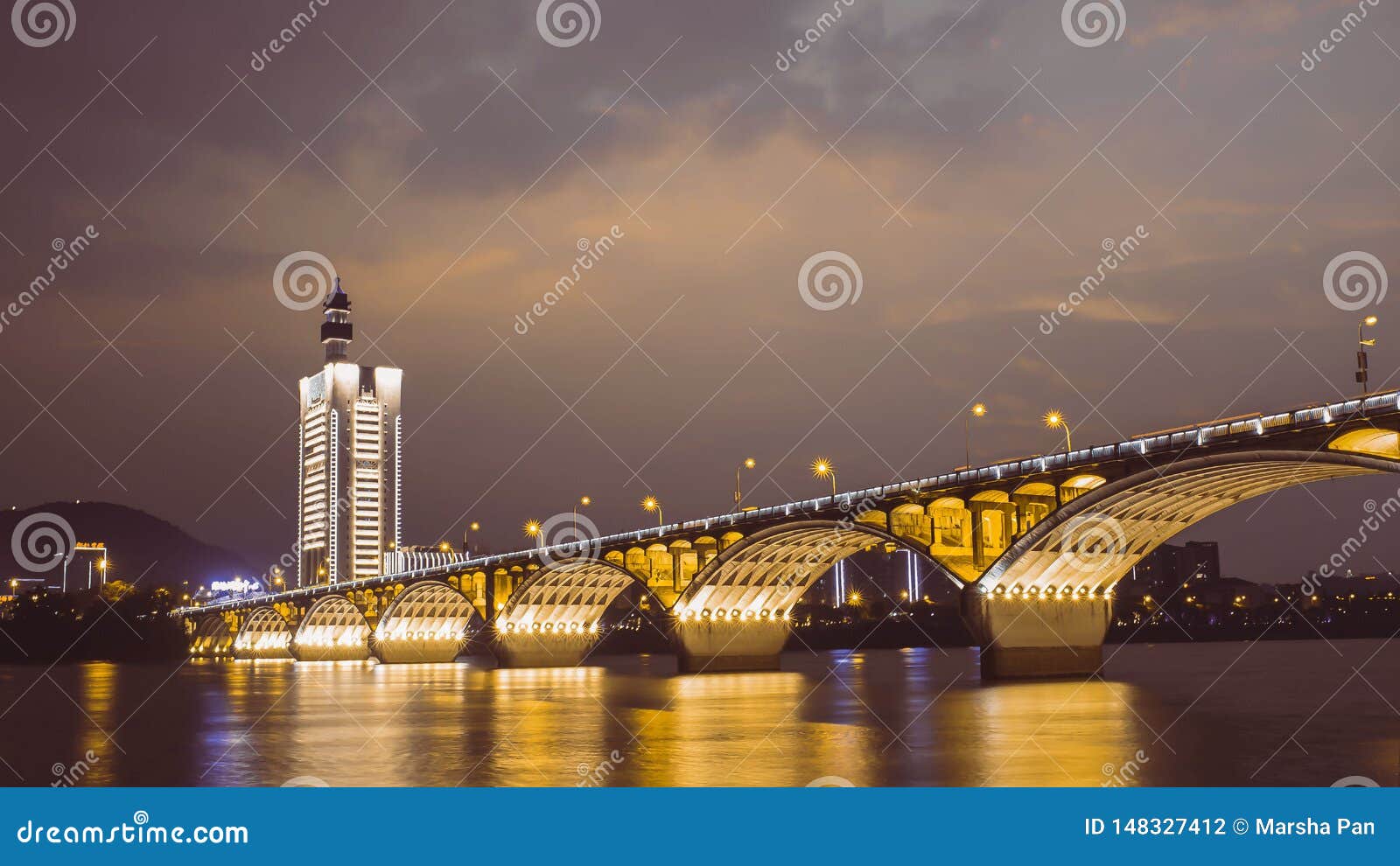 Bridge Night Scene in China Stock Photo - Image of hole, city: 148327412