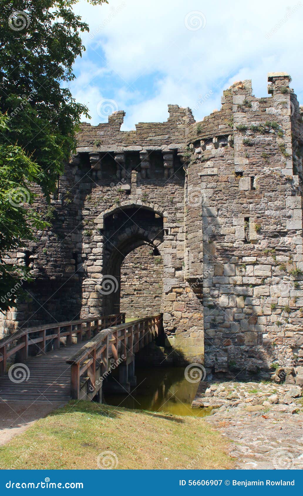 Bridge Over Castle Moat stock image. Image of archway - 56606907