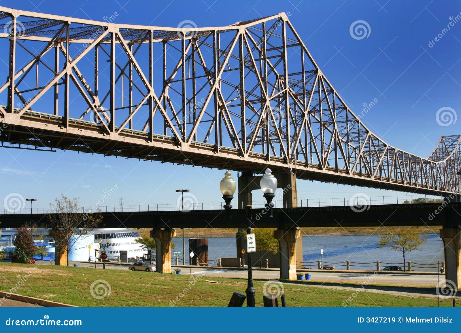 Bridge Over Mississippi River Stock Image - Image of highrise, cables ...