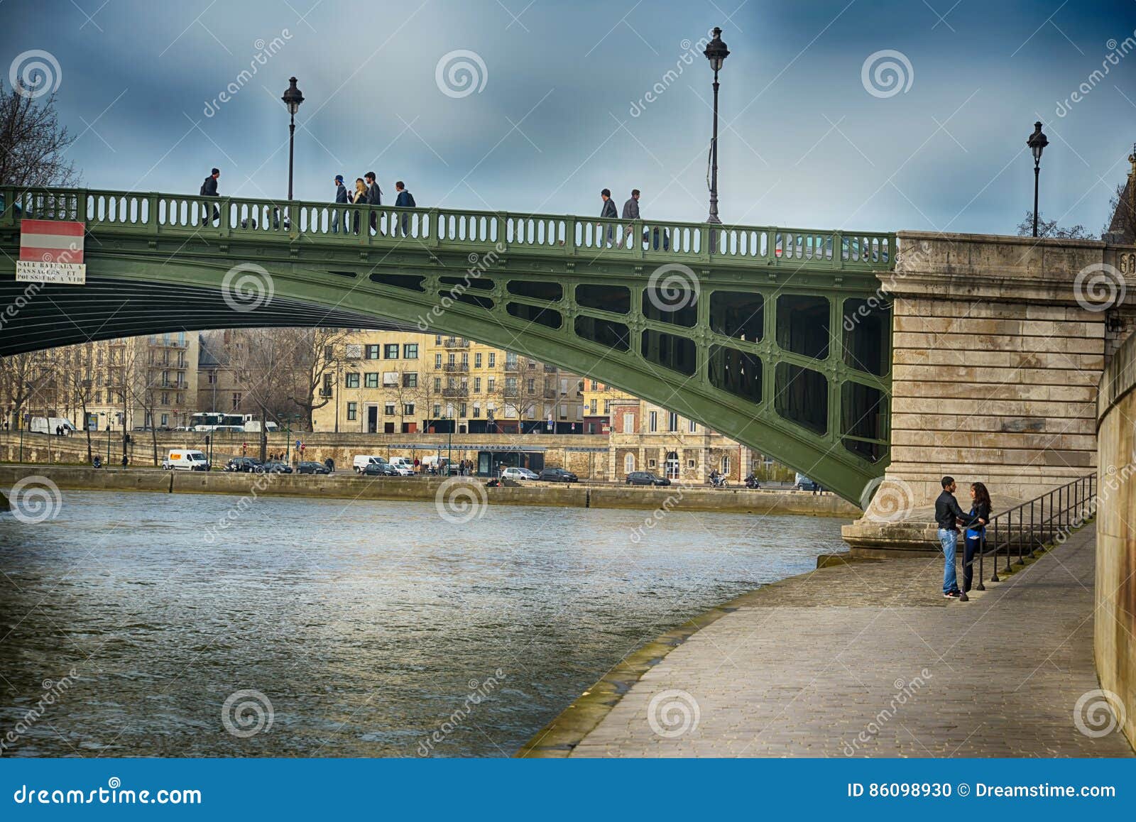 Bridge over Seine, Paris editorial image. Image of street - 86098930