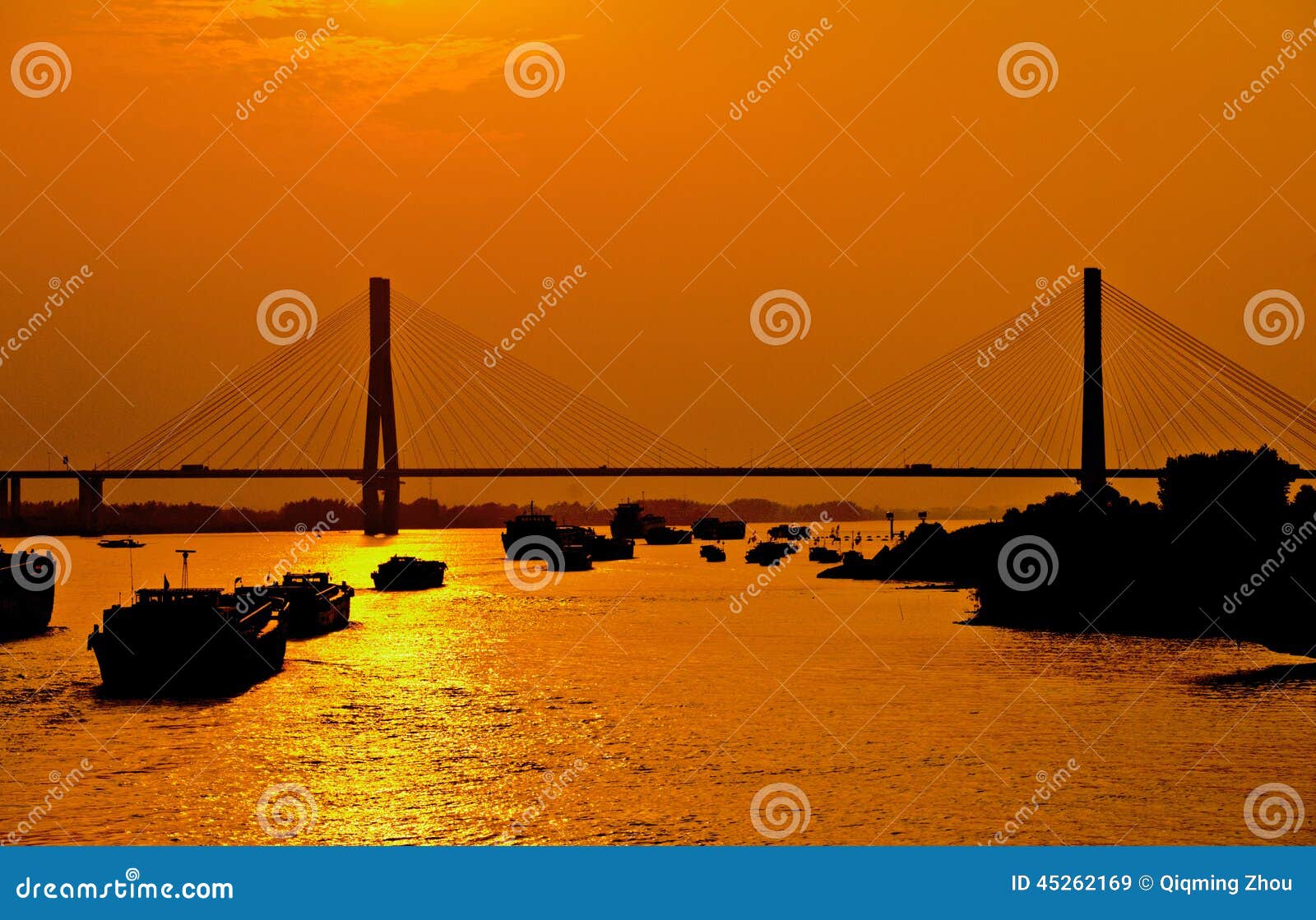 Bridge Over the Yangtze River Stock Image - Image of city, peaceful ...