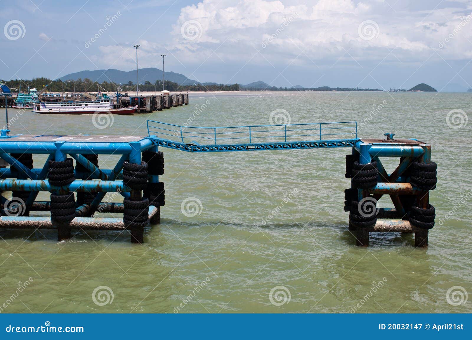 Bridge pier stock image. Image of walkway, pier, transportation - 20032147