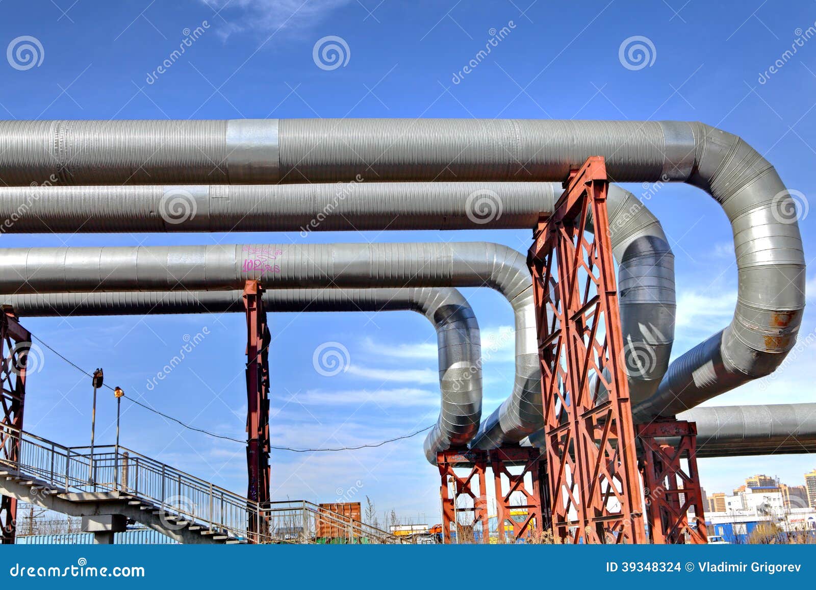 Bridge Pipeline Aboveground Heating Duct Stock Photo - Image of pipes ...