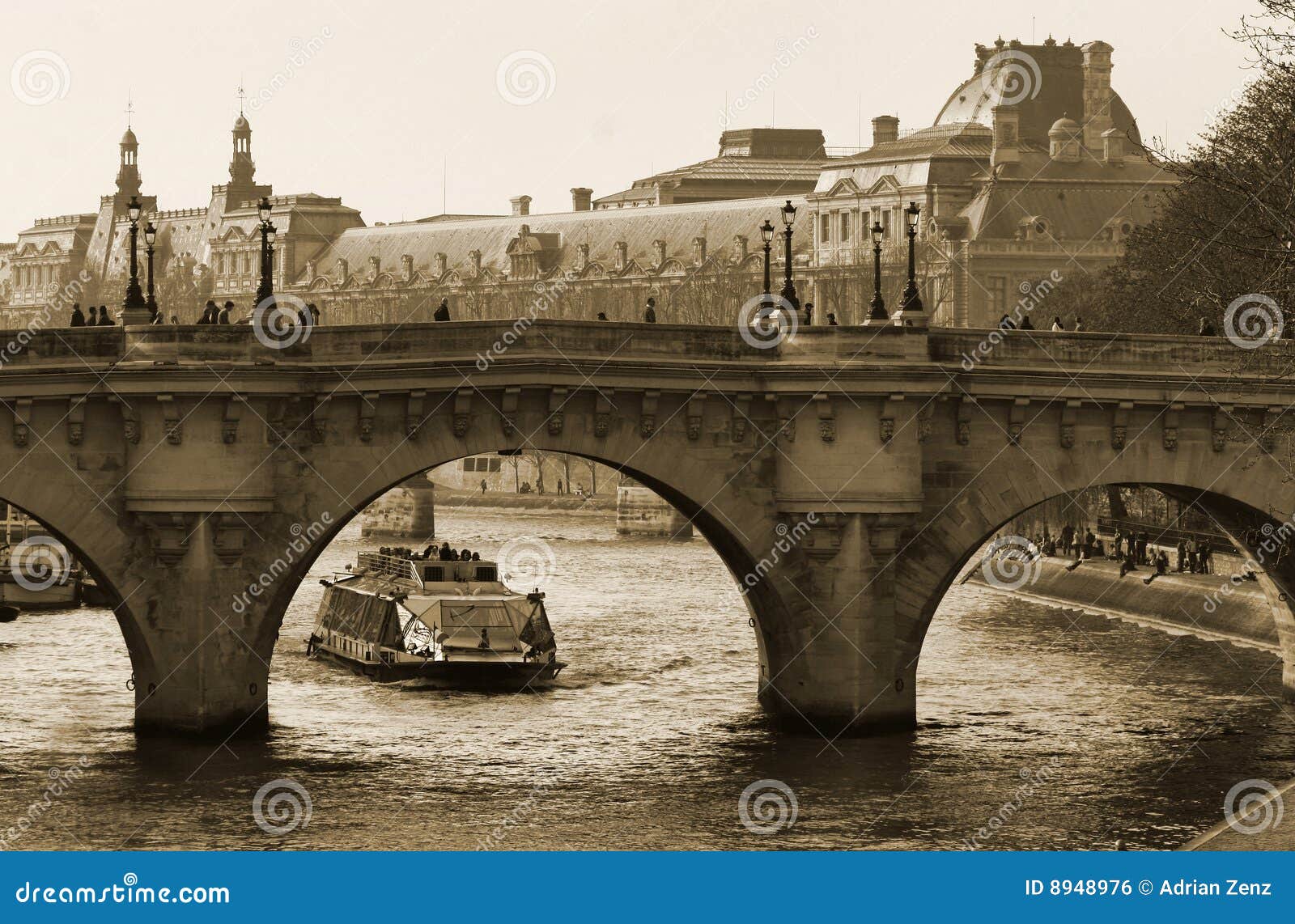 Bridge of the Seine To the Isle De La Cite Stock Photo - Image of boat ...