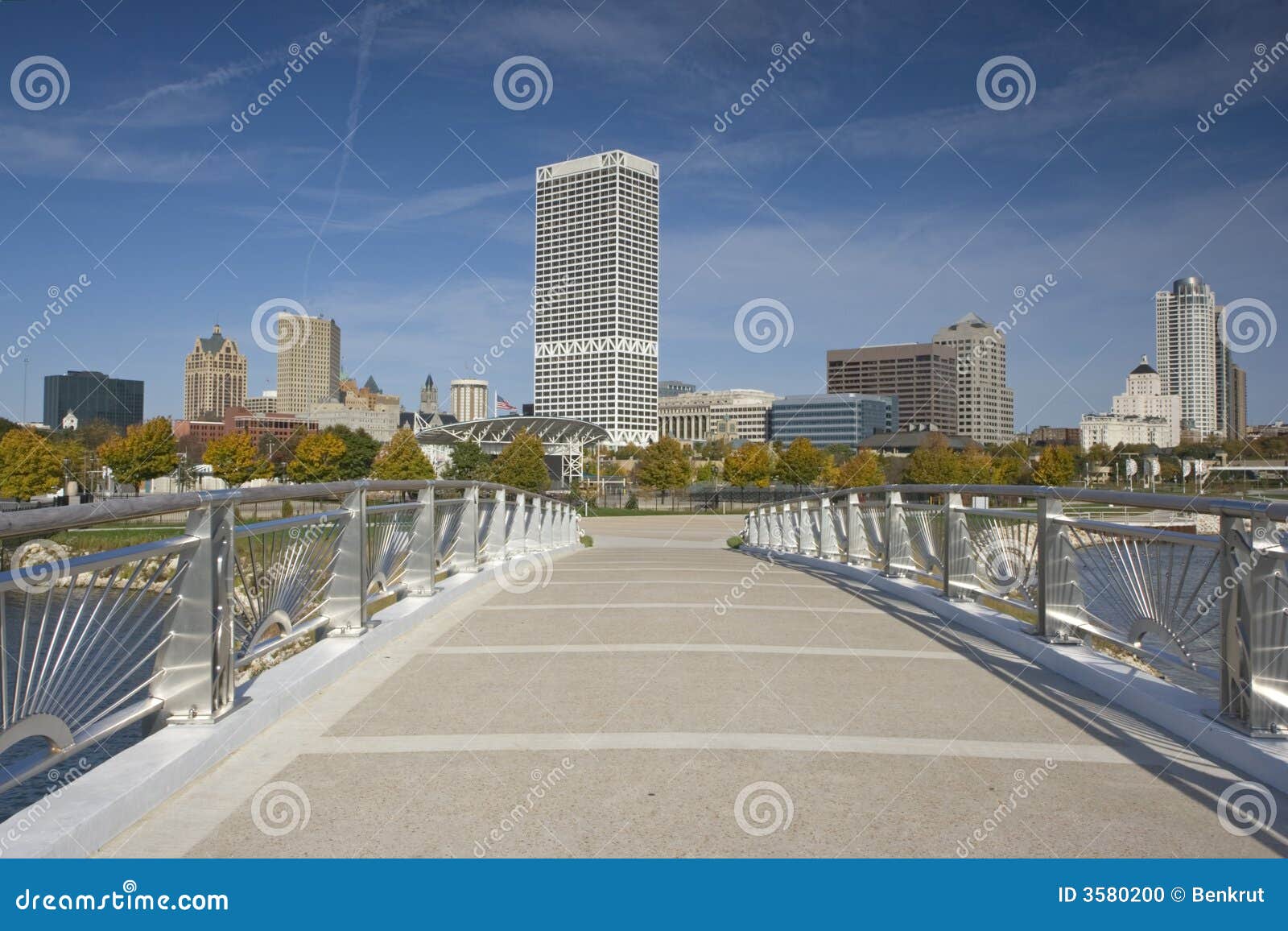 Bridge To Downtown Milwaukee Stock Photo - Image of skyscraper ...