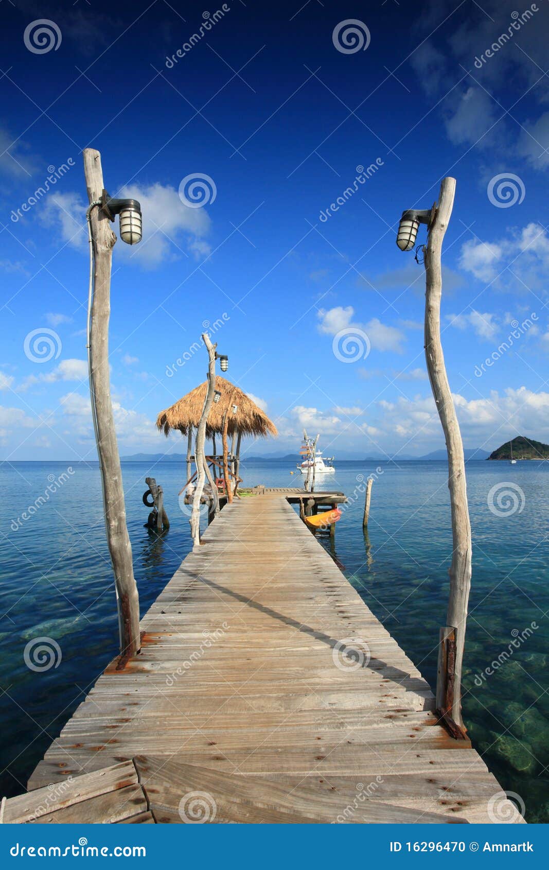 Bridge to sea stock photo. Image of outdoor, sand, holiday - 16296470
